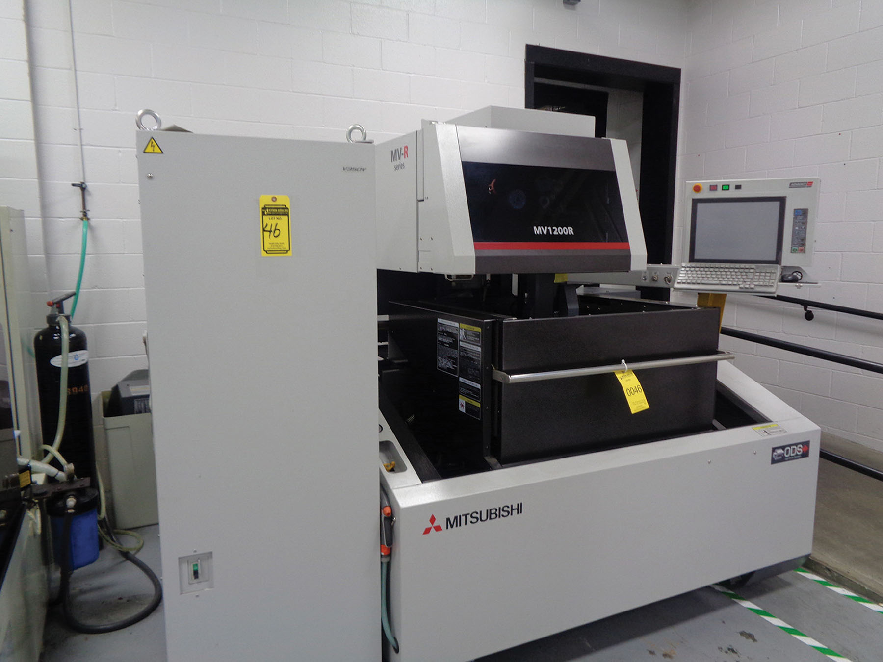 2012 MITSUBISHI MV1200R WIRE EDM; MITSUBISHI W31MV-2 CONTROL