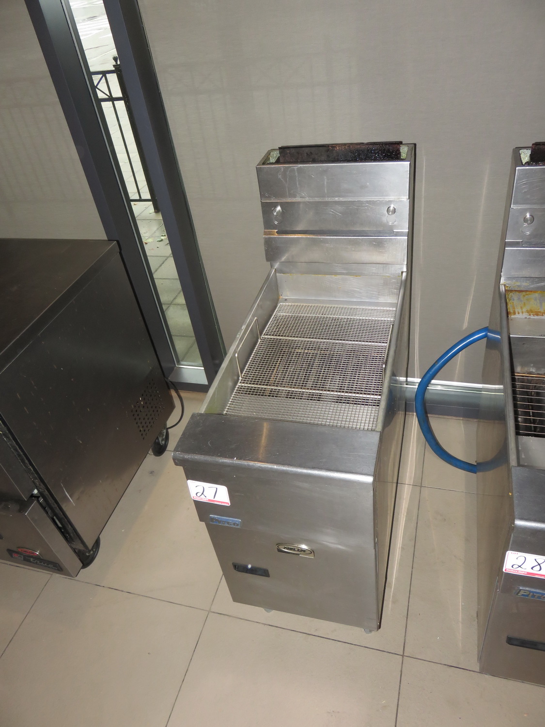 PITCO SG14 GAS STAINLESS STEEL 40LBS DEEP FRYER, S/N G12CE012212