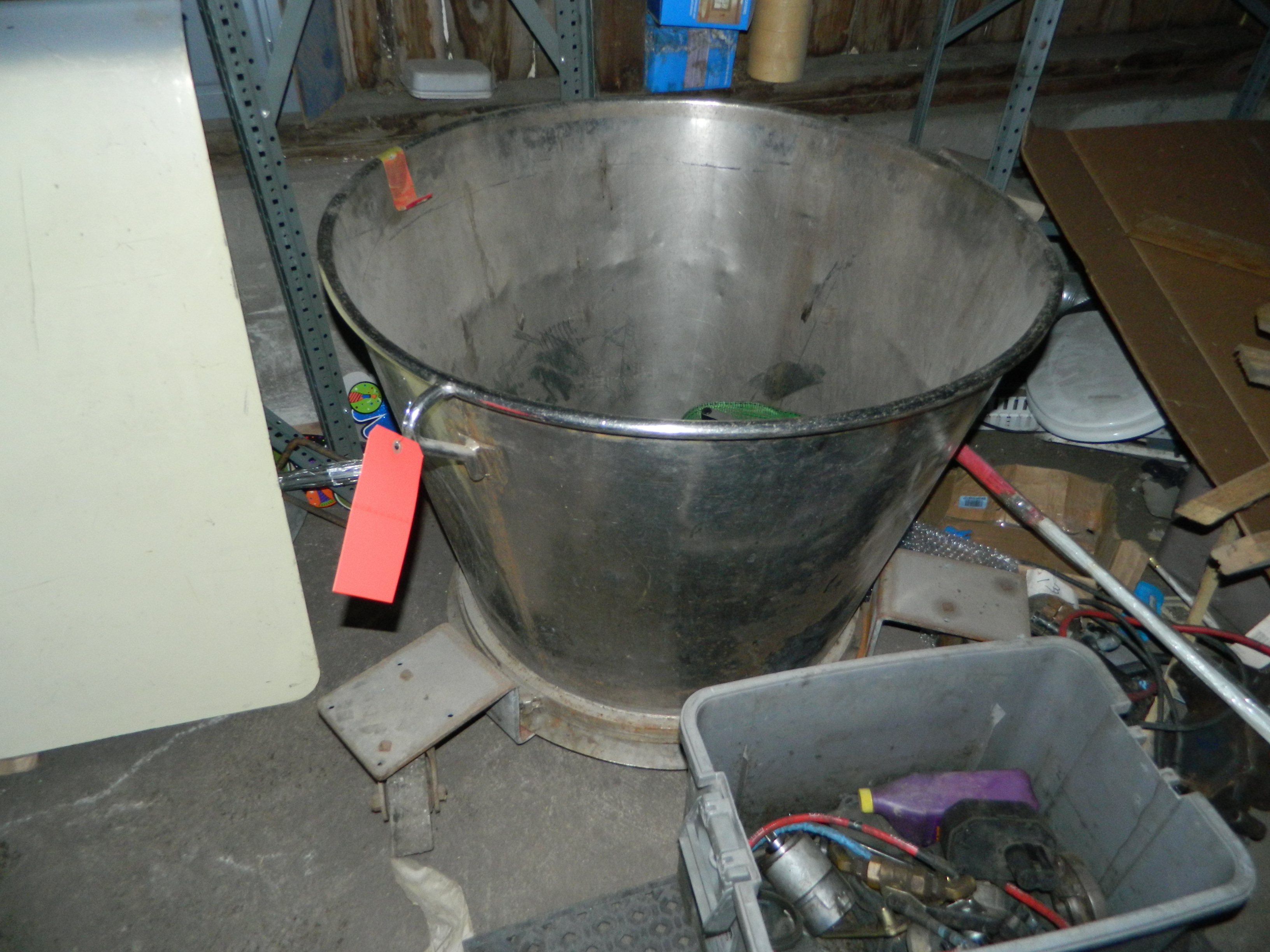 STAINLESS STEEL MIXING POT