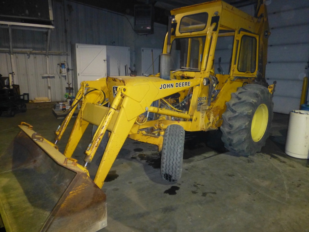 John Deere 300B loader and backhoe, 3 cylinder diesel, 8 gear manual ...