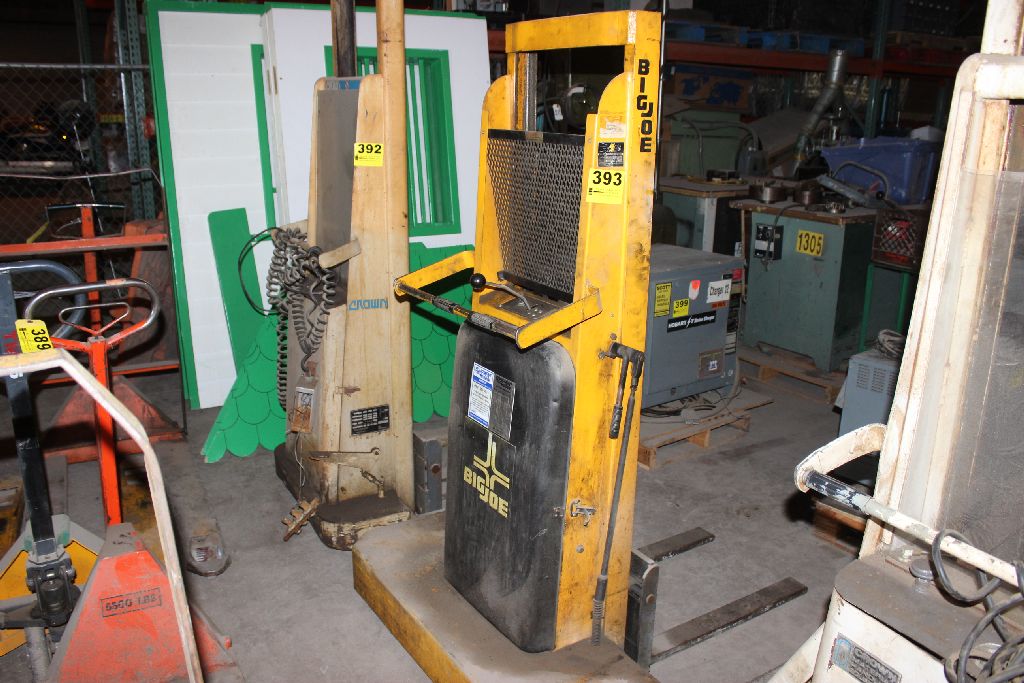 BIG JOE MODEL 1518-A5 1,500 LB CAPACITY PALLET STACKER