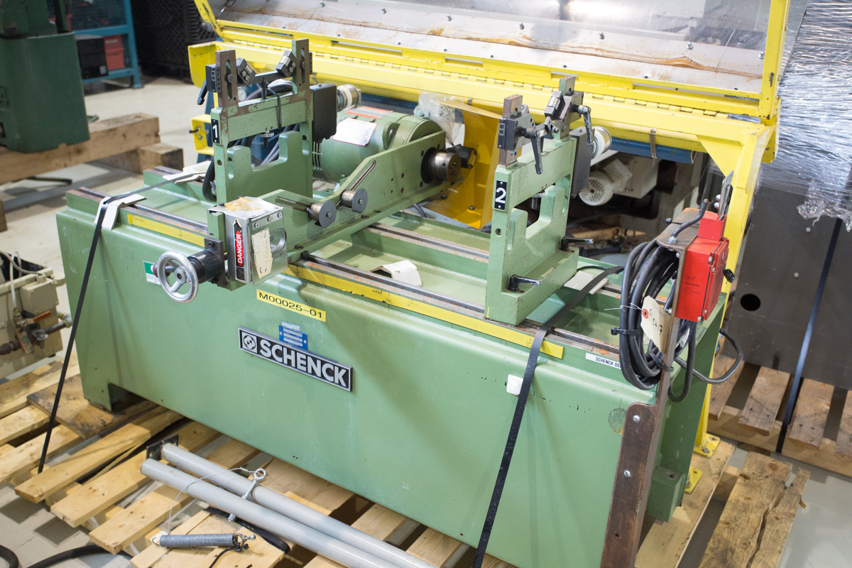 SCHENCK BALANCING MACHINE MOD. HL2B, 600 VOLTS, S/N: AHD1170 (1988)