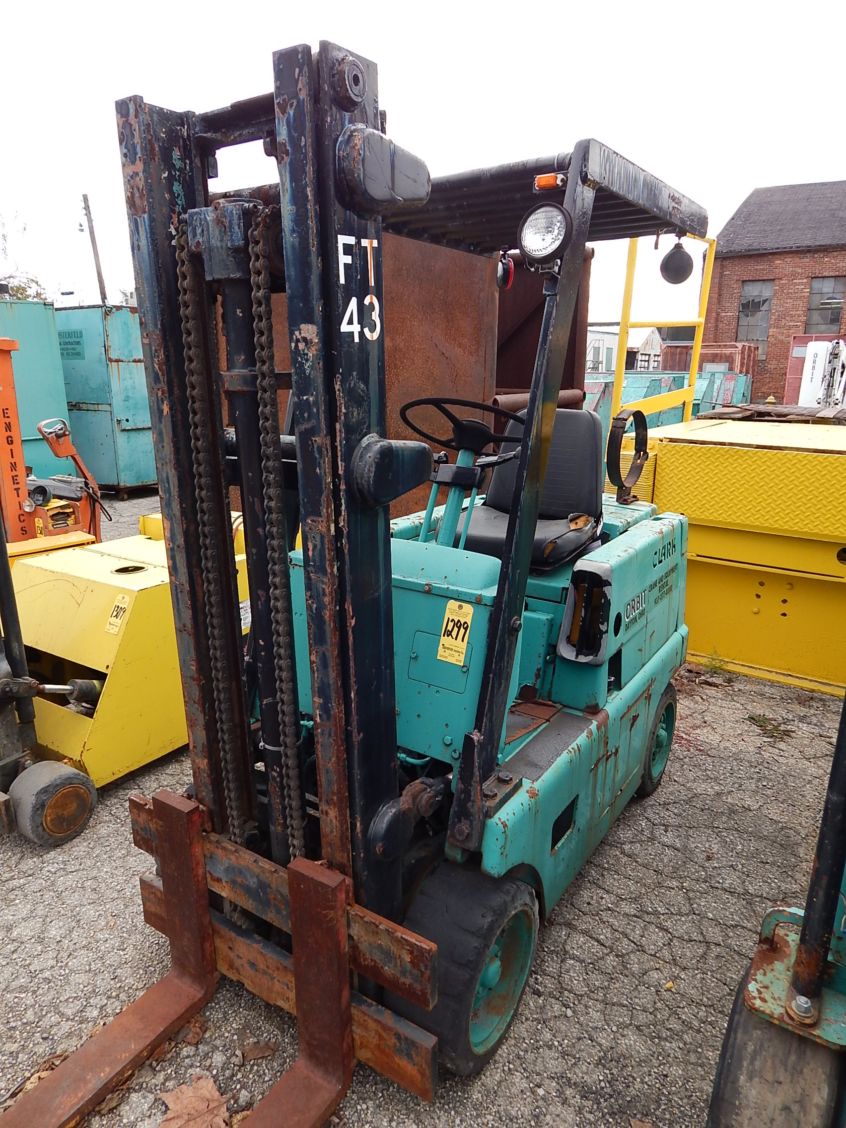 Clark Model C40B Forklift, s/n C40B74739, 4,000lb. Cap., LP, Hard Tire ...