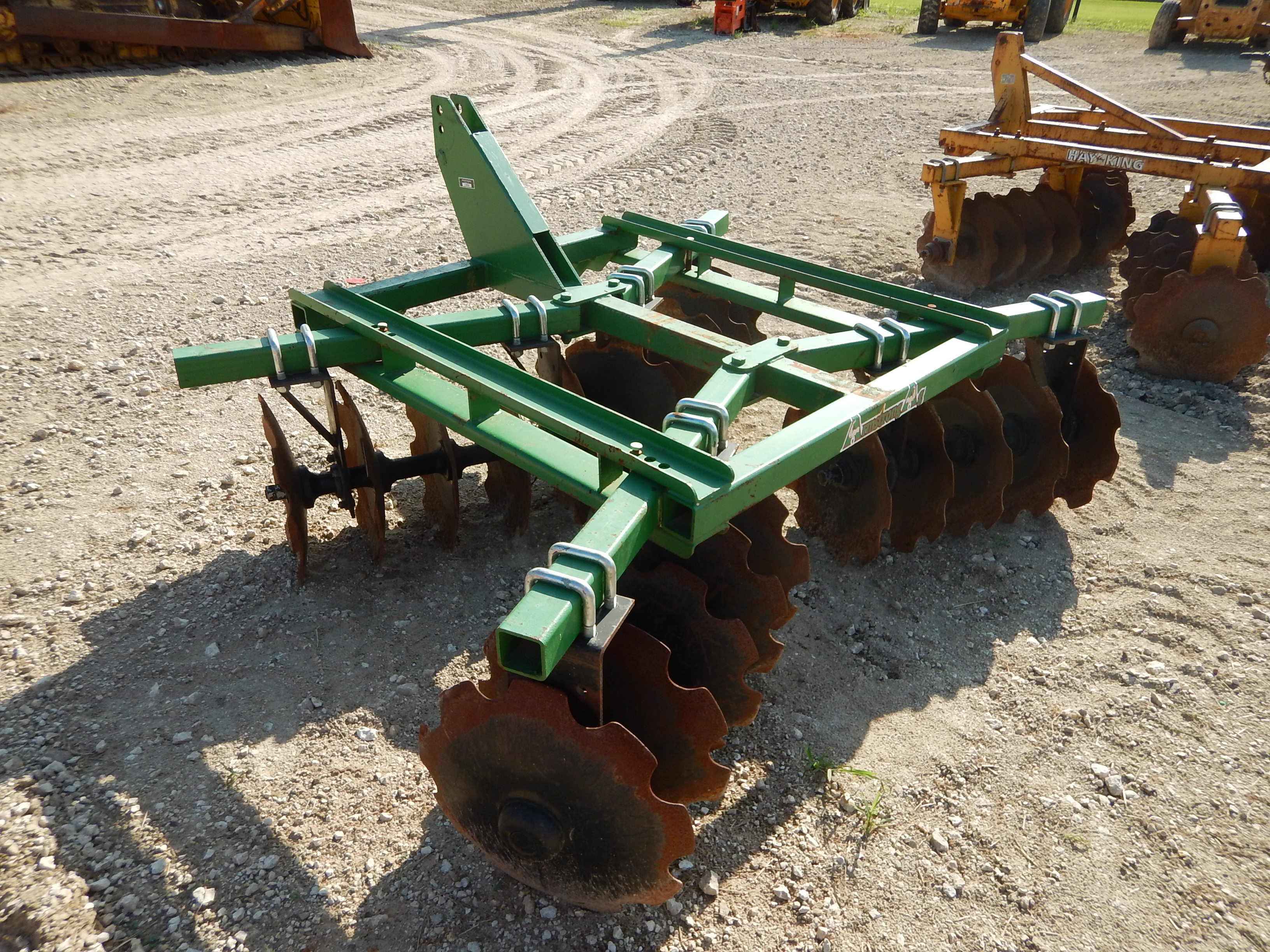 ARMSTRONG AG 82", 7.5" SPACING, 19.5" DISC, TANDEM DISC, 3 POINT HITCH ...