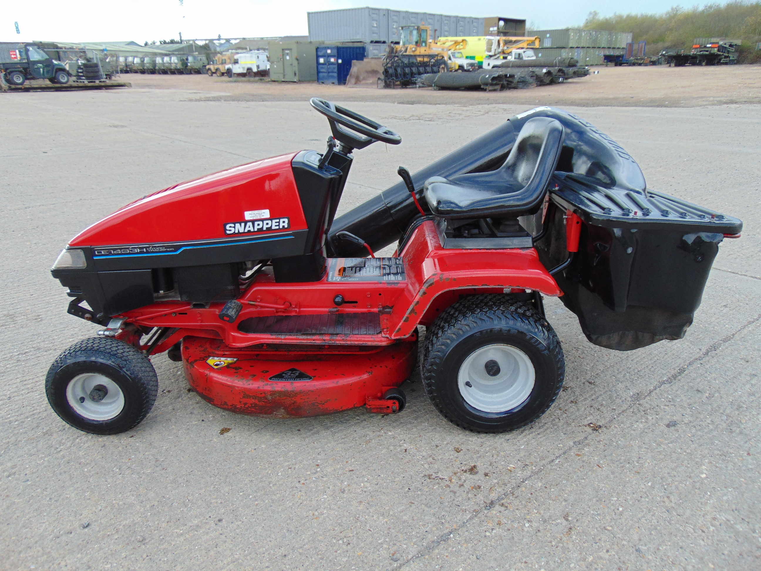 You are bidding on a Snapper LE1433H Ride On Mower. This Snapper ...