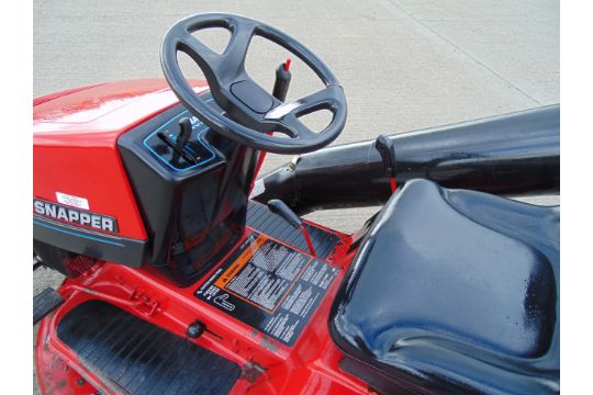 You are bidding on a Snapper LE1433H Ride On Mower. This Snapper ...