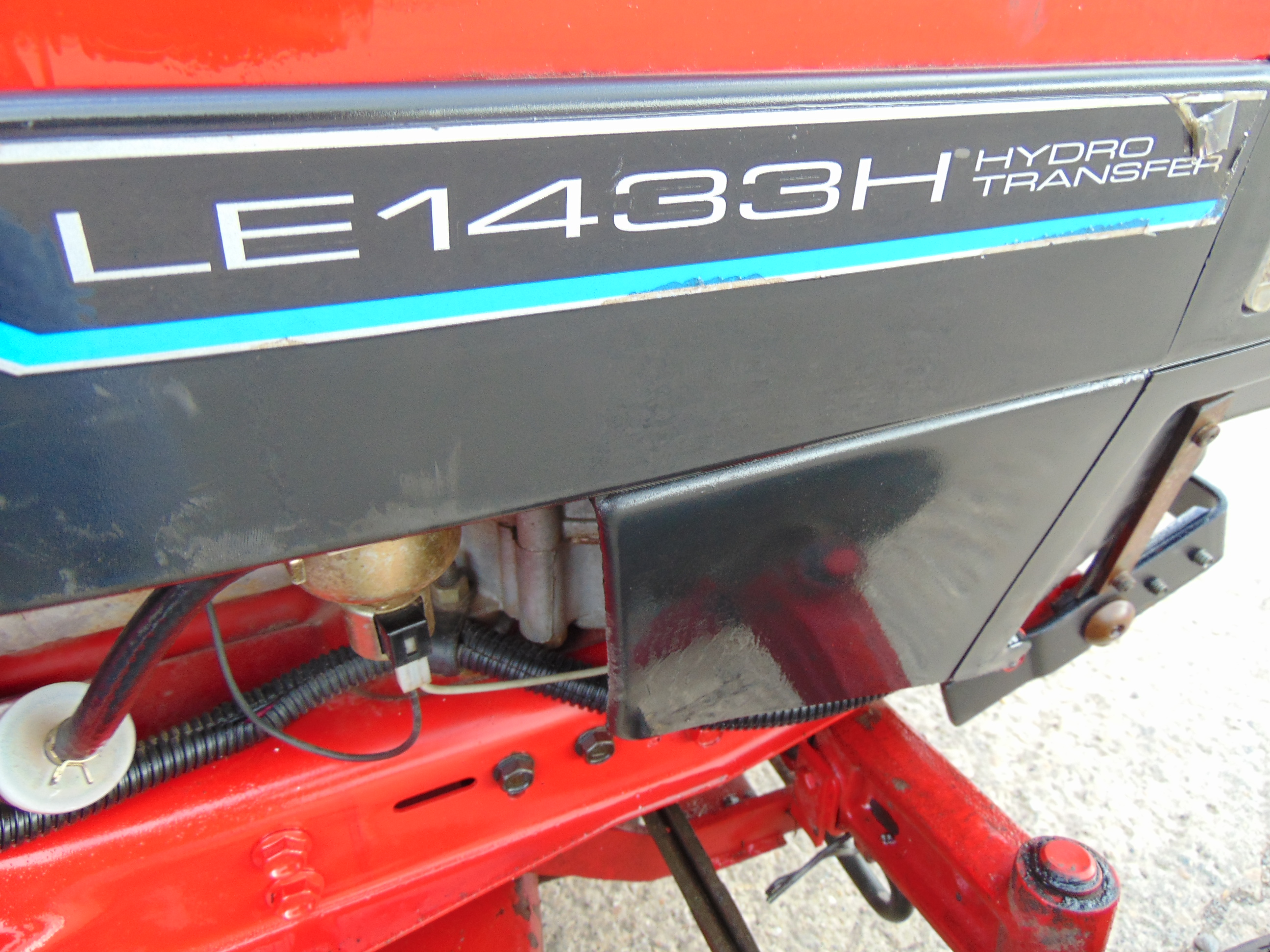 You are bidding on a Snapper LE1433H Ride On Mower. This Snapper ...