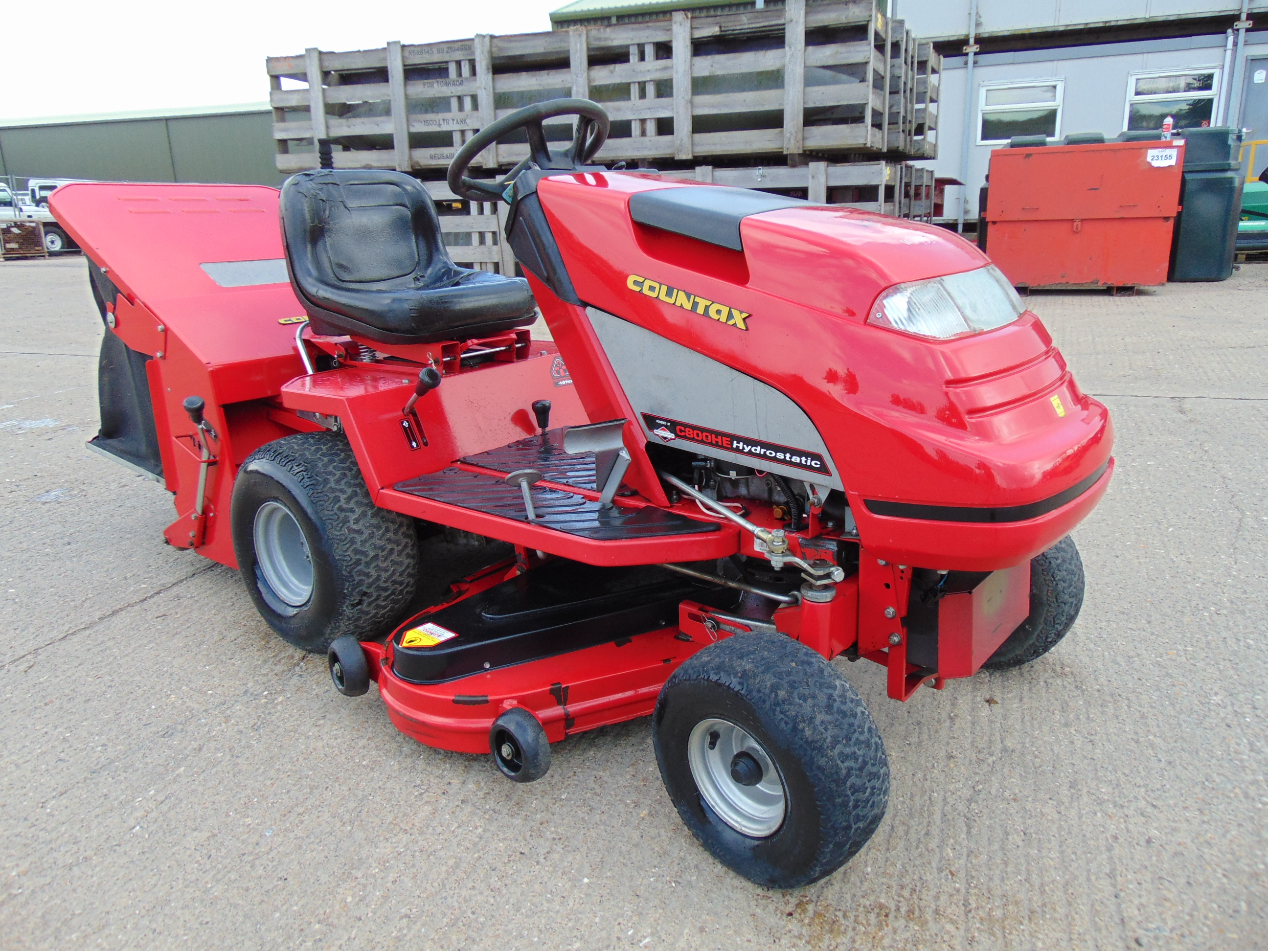 You are bidding on a Countax C800HE Ride On Mower / Lawn Tractor. This ...