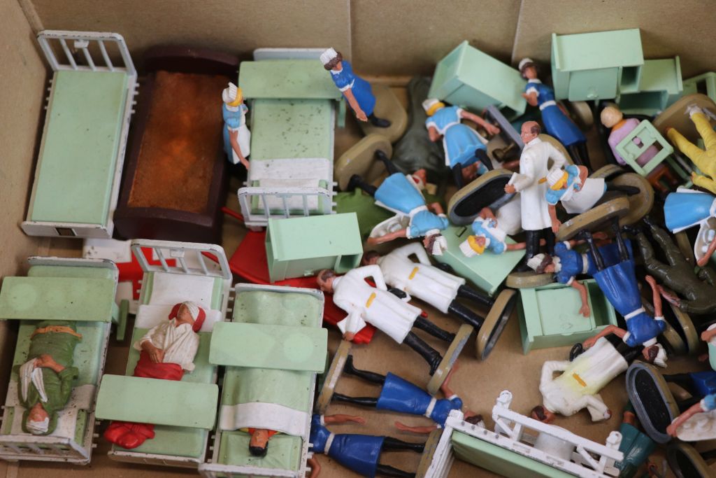 Britains and other Hospital - 26 Britains Super Doctors, Nurses and ...