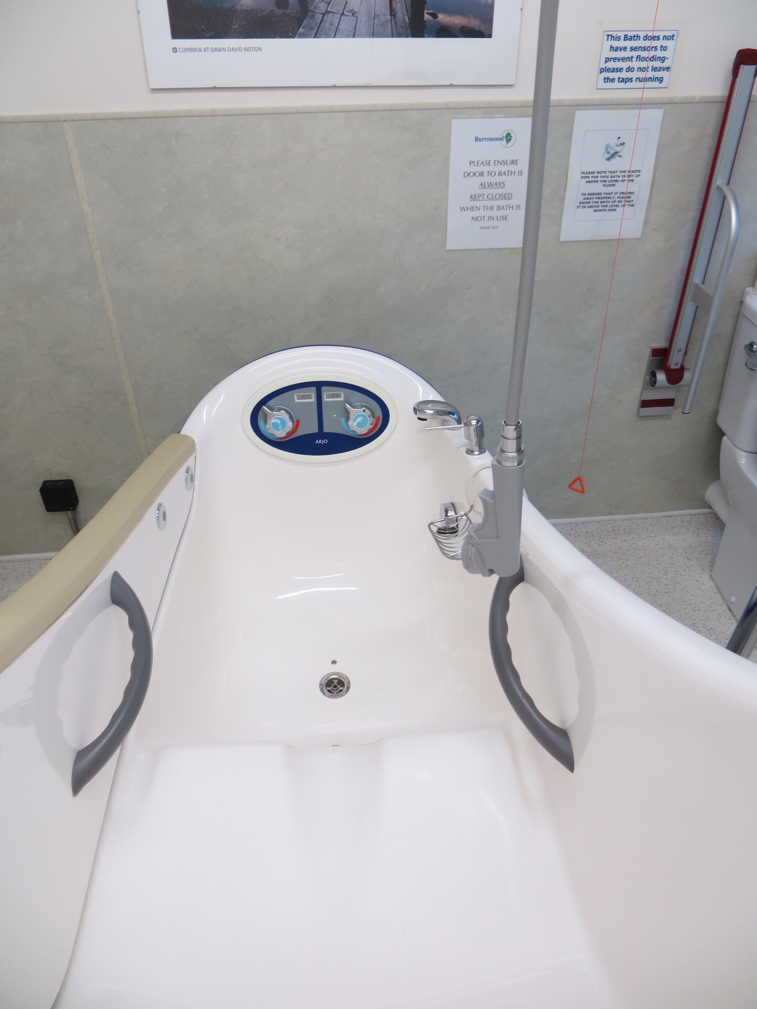 Arjo Parker 420 assisted bath with shower 410kg capacity model ALXXXXX ...