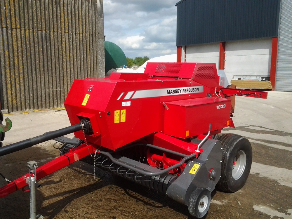 Massey Ferguson 1839 In Line Conventional Baler. Location: Hertfordshire