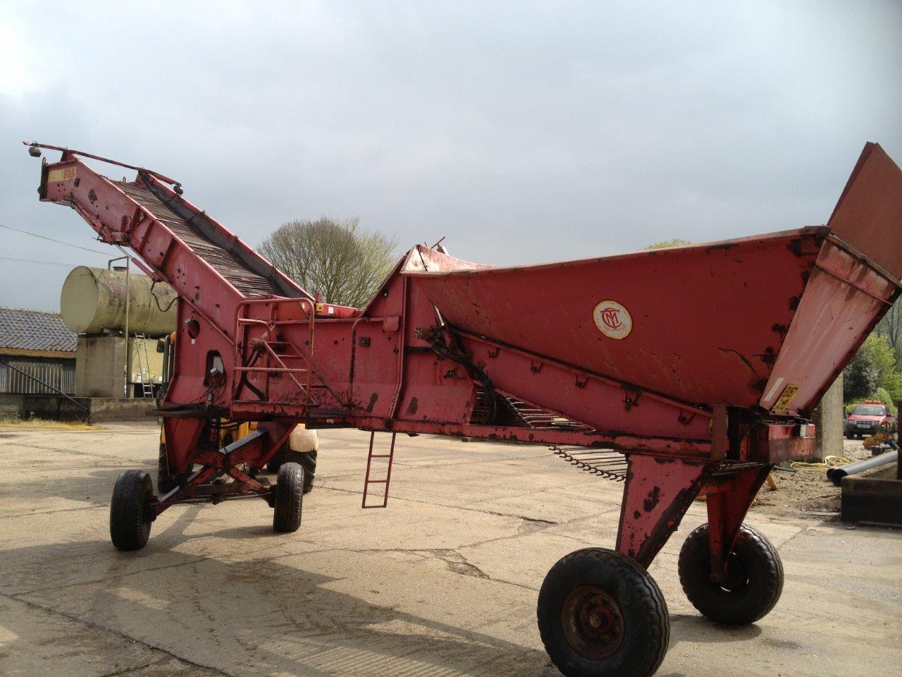 1996 CTM 524 Sugar Beet Cleaner Loader. Location Bury St Edmunds, Suffolk