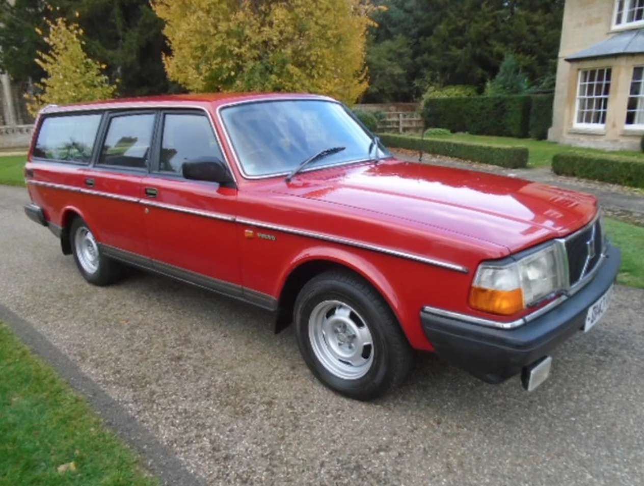 1986 Volvo 240 GL Estate Finished in bright Red with light Grey seats ...