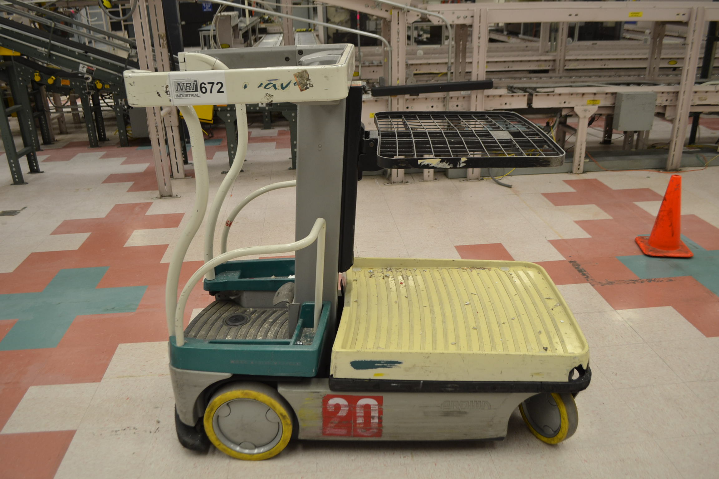 CROWN WAVE WAV50-84 WORK ASSIST VEHICLE 84" LIFT 24V- REMOVAL $25