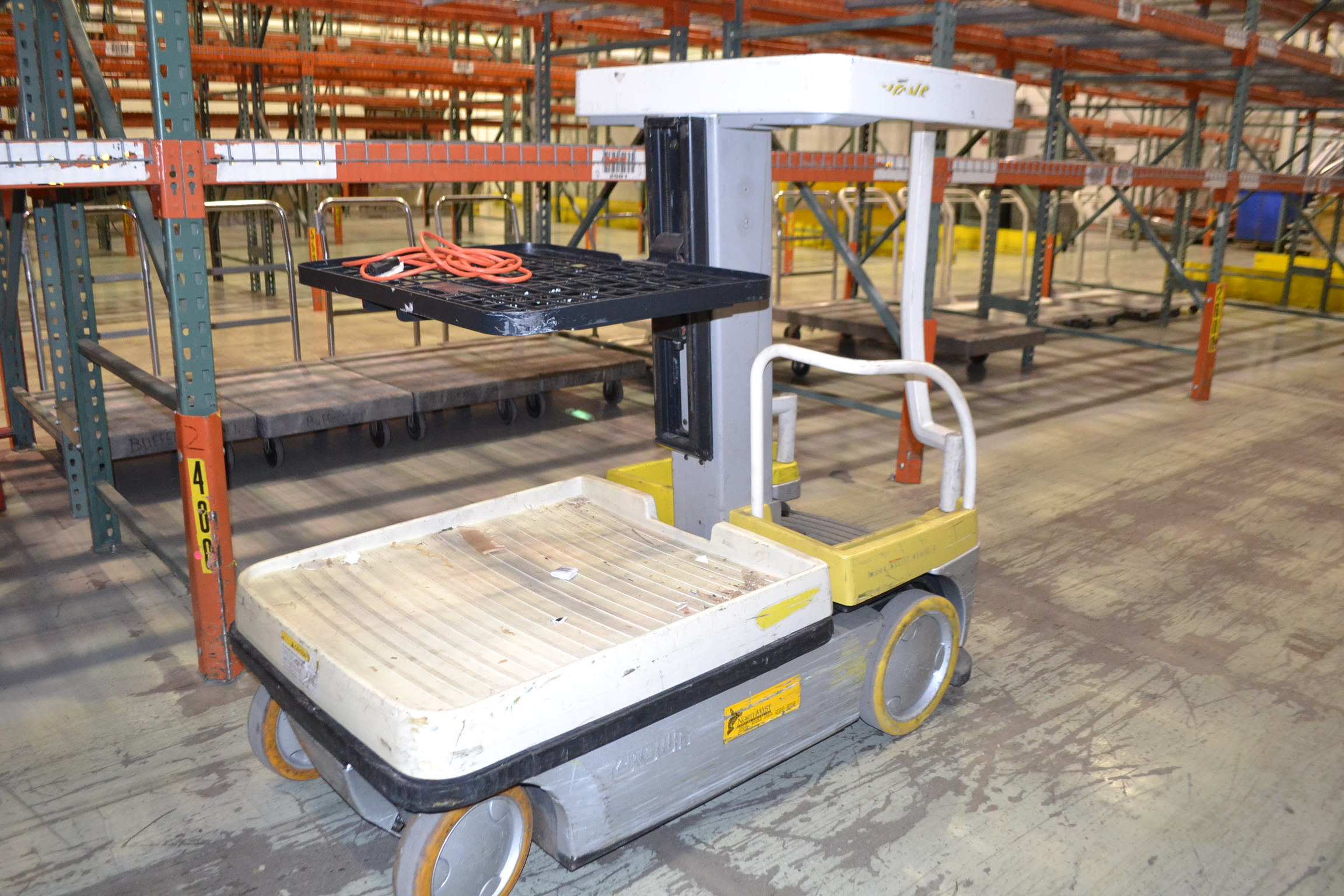 CROWN WAVE WAV50-84 WORK ASSIST VEHICLE 84" LIFT 24V- REMOVAL $25