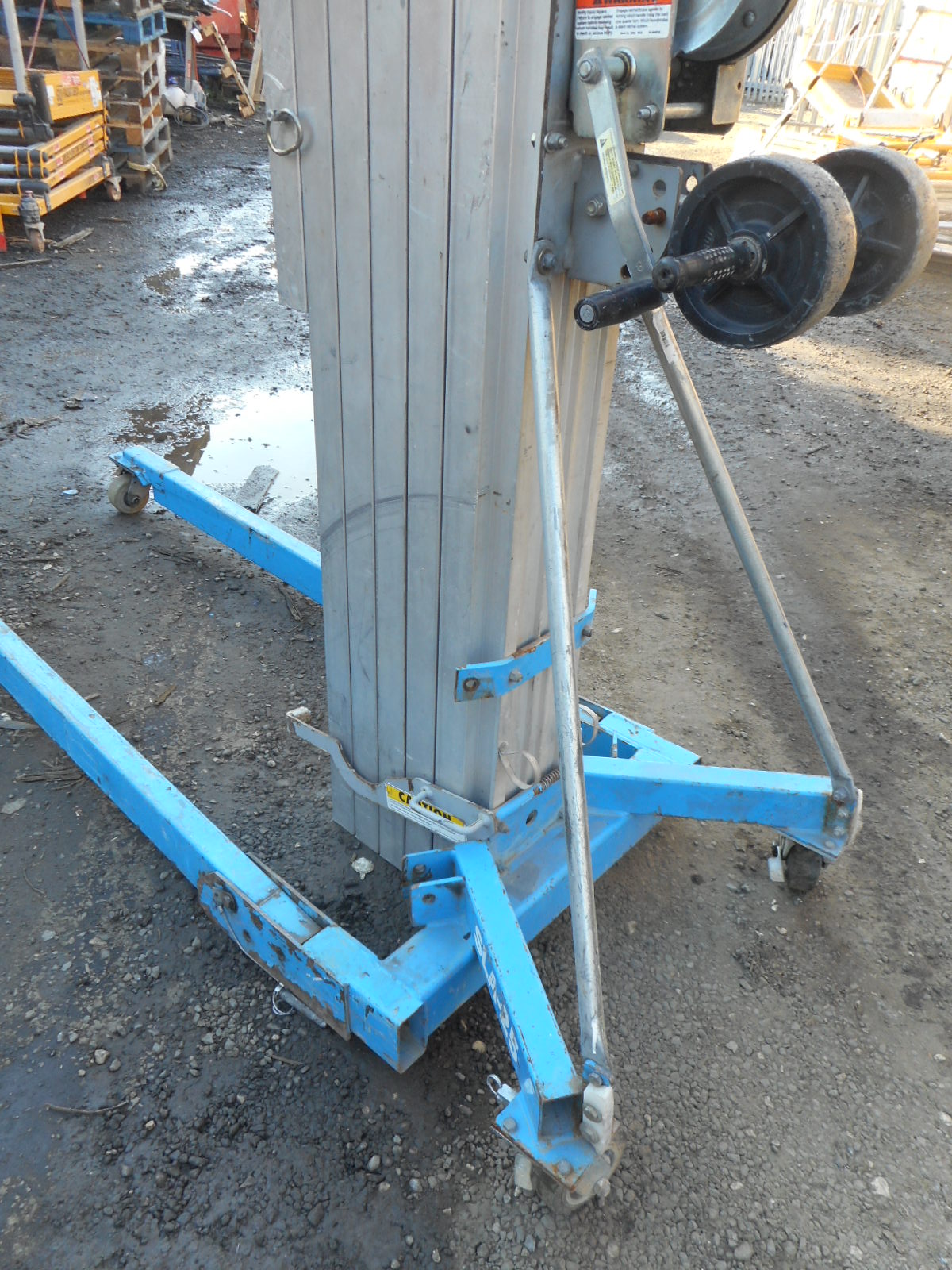 GENIE SUPERLIFT ADVANTAGE SLA-25 {008032} 295KG LIFTER STACKER 7.6M ...