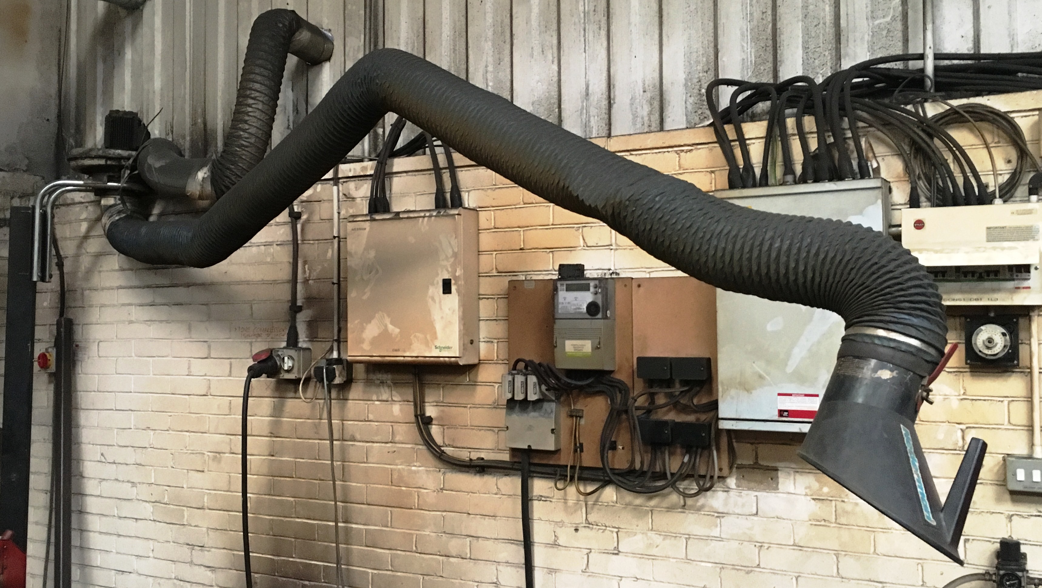 Nederman Extraction System - Partly Installed4 x Wall mounted Nederman ...