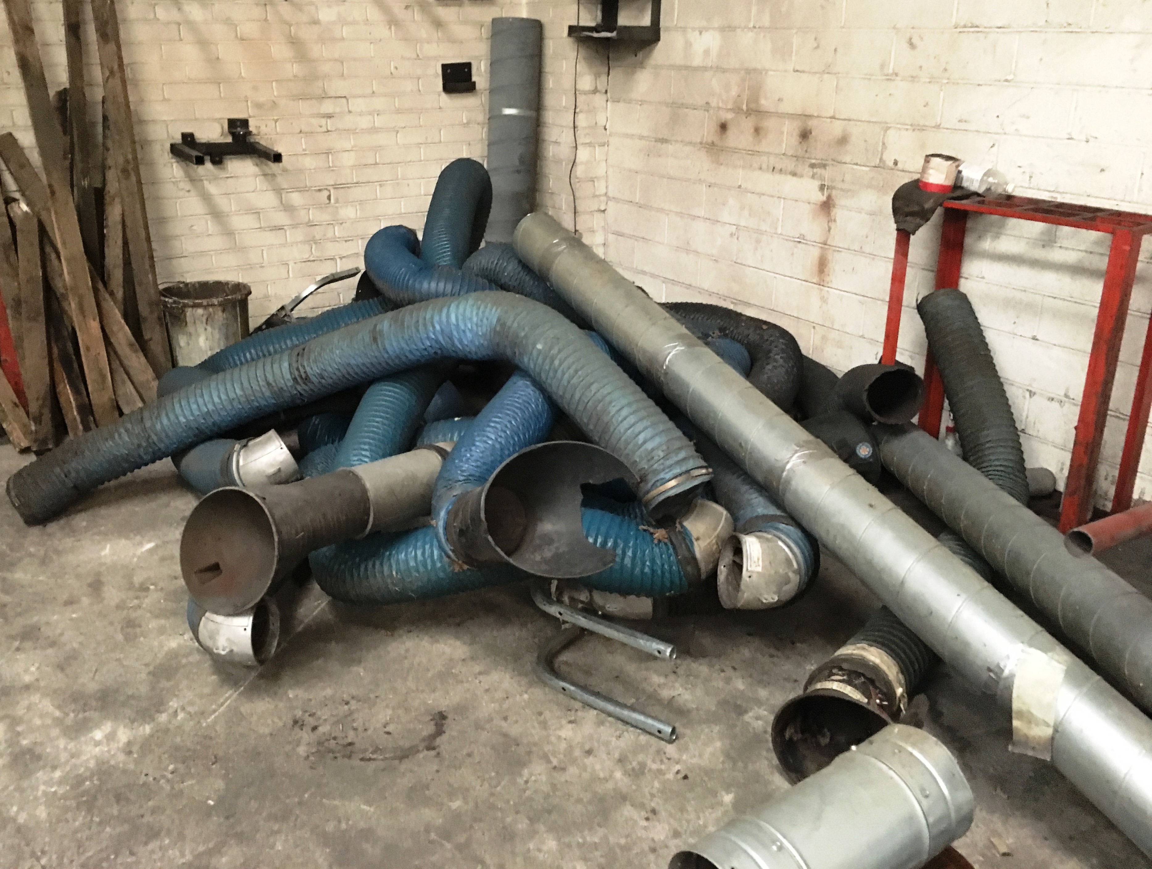 Nederman Extraction System - Partly Installed4 x Wall mounted Nederman ...