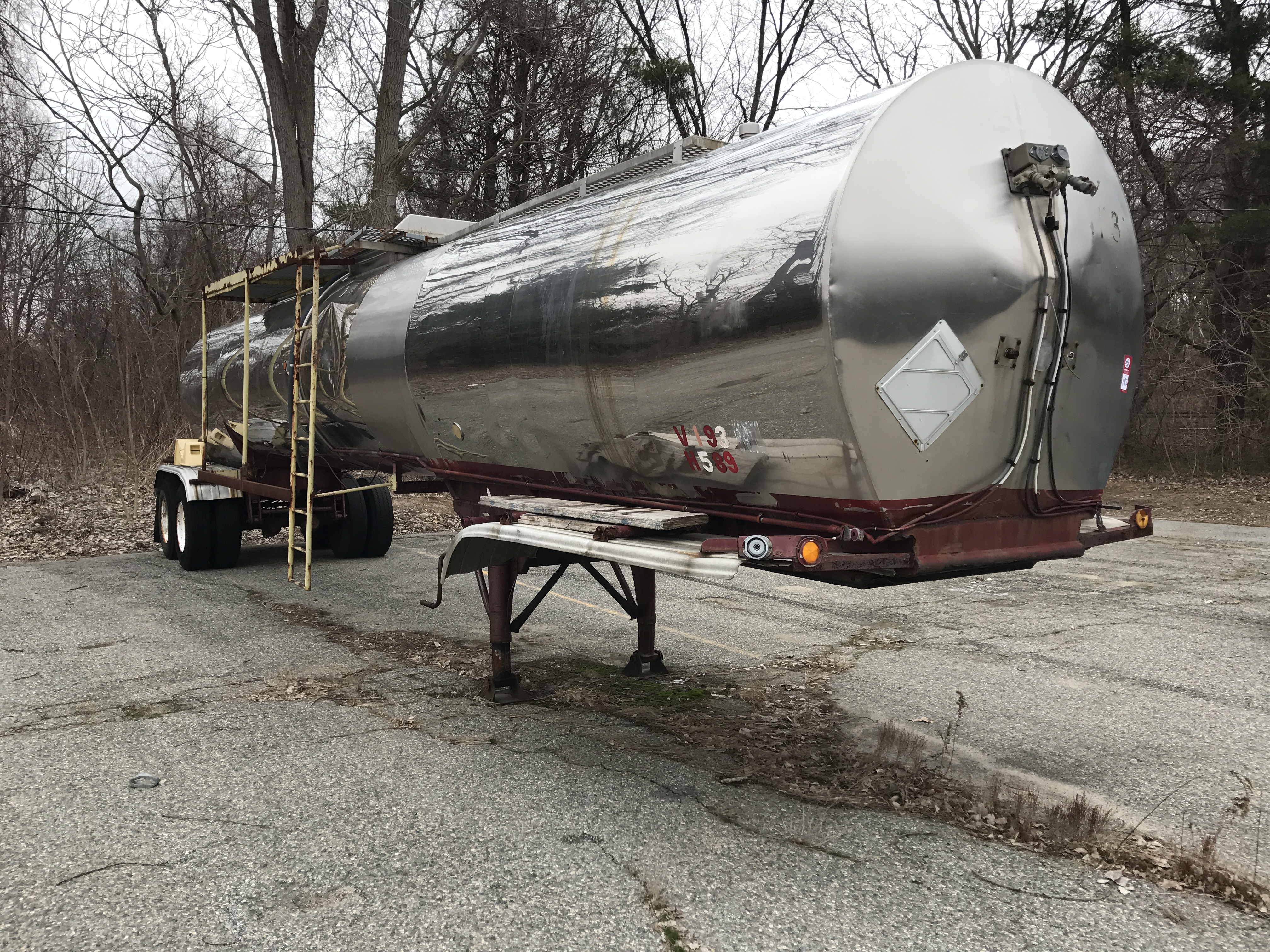 Stainless Steel Tanker Trailer, 6700 gallon capacity, 1978, s/n STE-1031