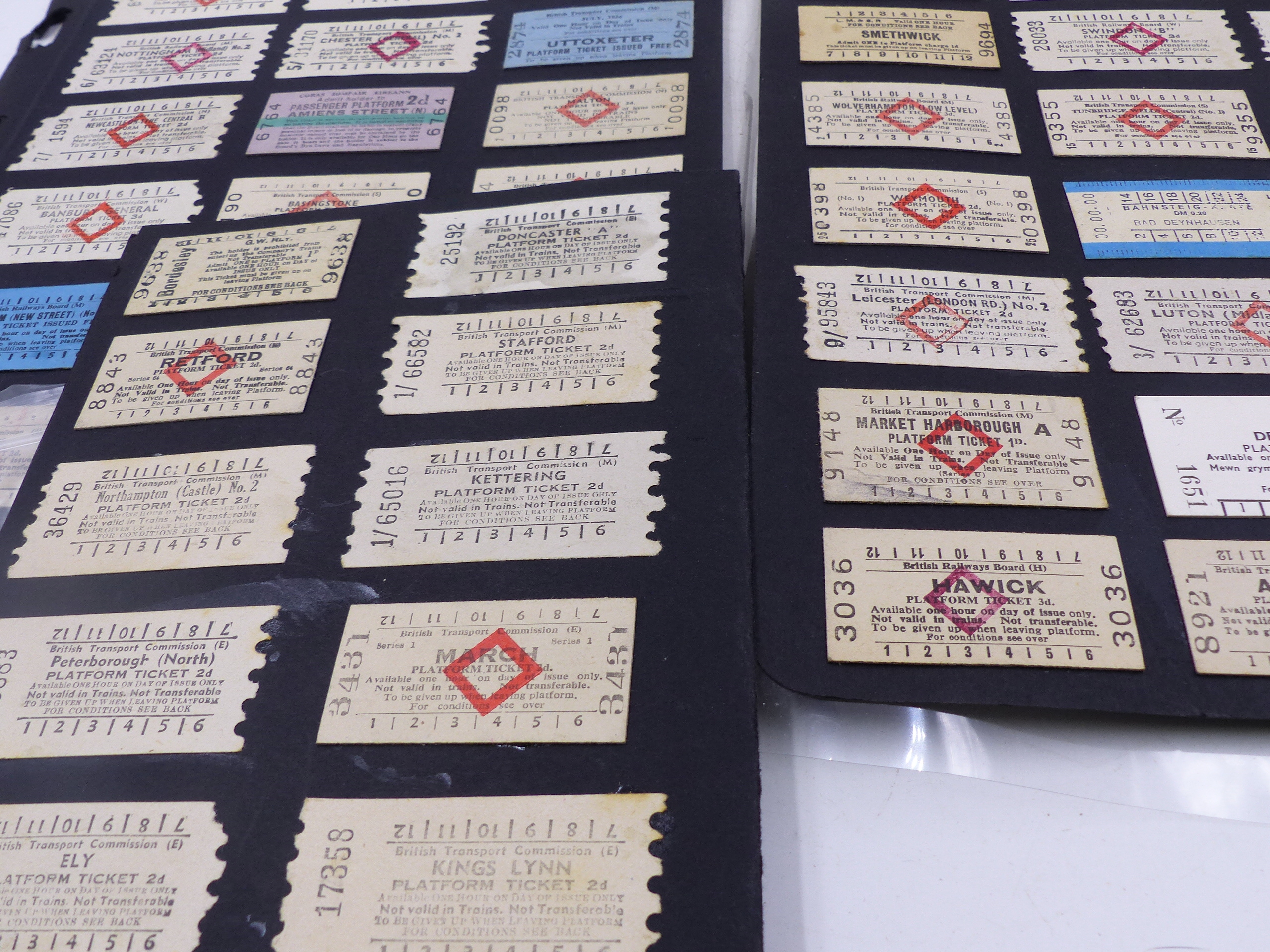 A LARGE COLLECTION OF VINTAGE RAILWAY PLATFORM TICKETS.