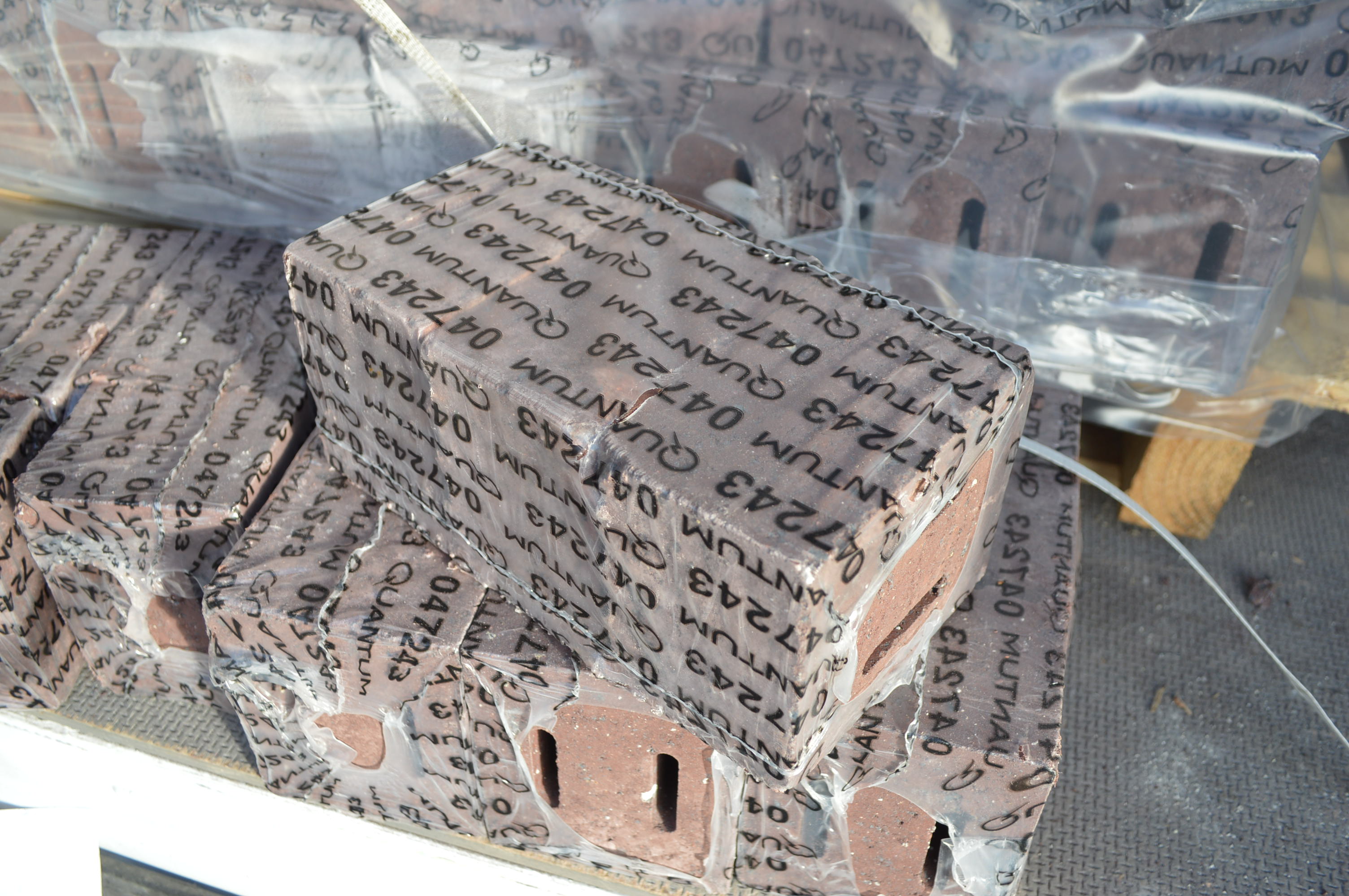 PALLET OF DIMPLEX QUANTUM BRICKS, STILL IN PACKAGING *NO VAT* 3 BRICKS ...