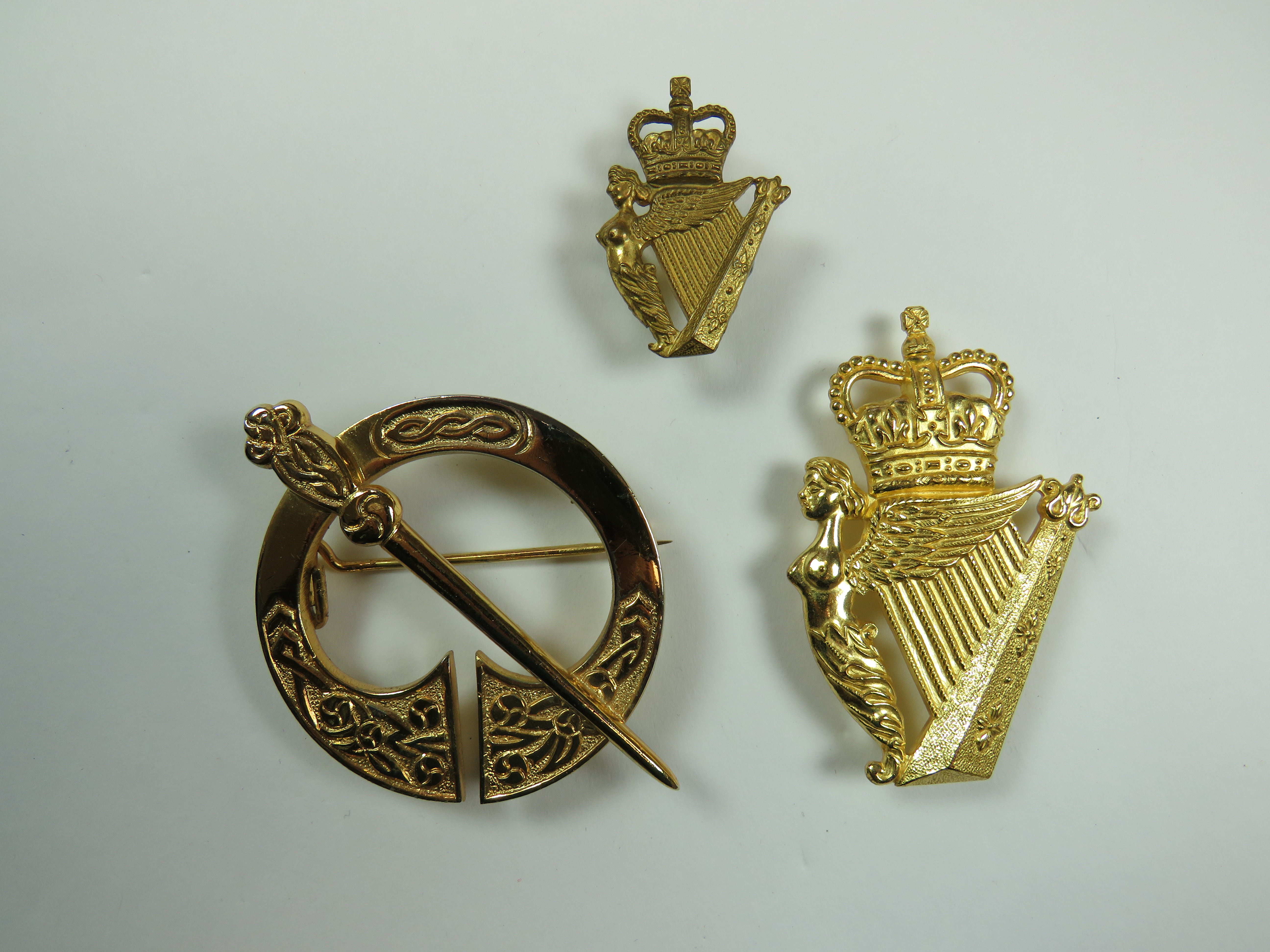 Small Selection of Irish Badges including QC gilt Ulster Defence ...