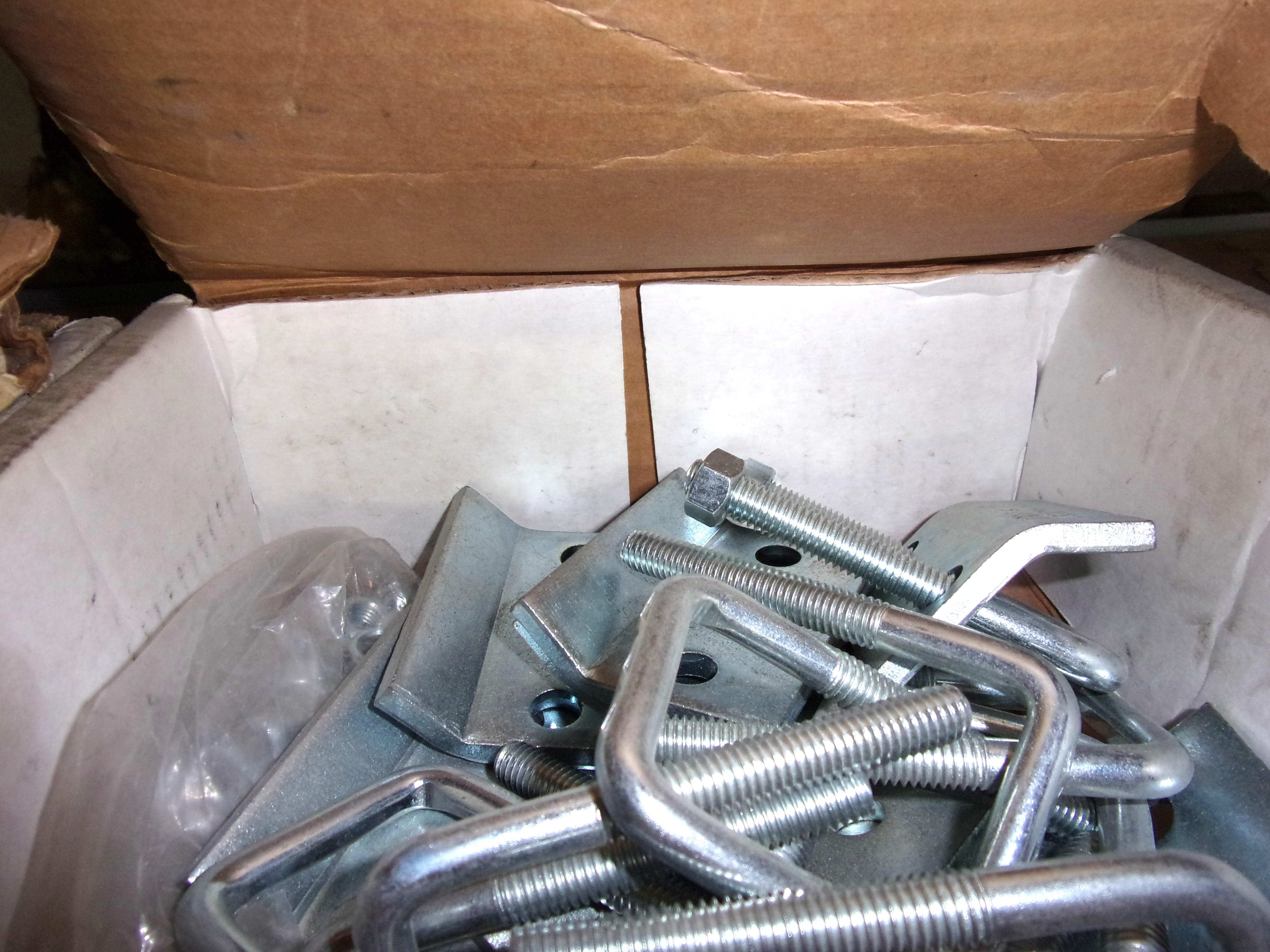 LOT OF UNISTRUT MOUNTING HARDWARE