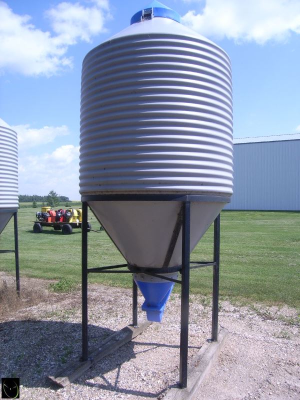 Buffer Valley Ind. poly hopper feed bin w/ steel stand