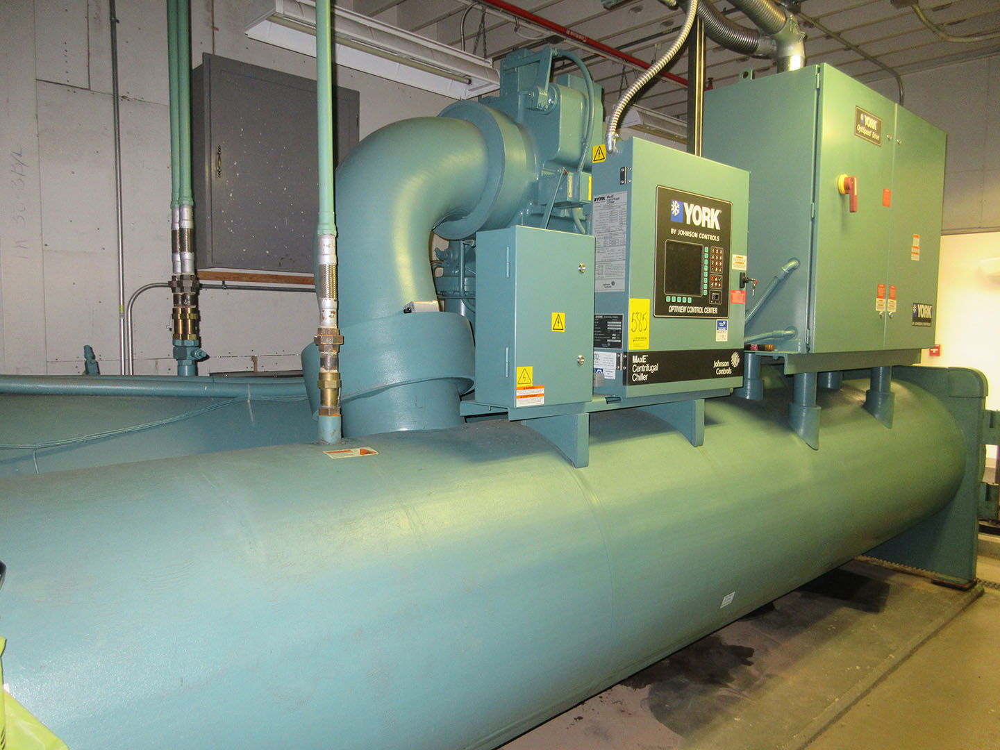 YORK 750-TON CENTRIFUGAL CHILLER; MODEL YKFDFSQ7-CPG, COMPRESSOR MODEL ...