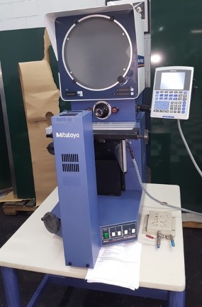 Mitutoyo PH-3500 Profile Comparator, 14" Screen Diameter, 17.7" x 5.7 ...