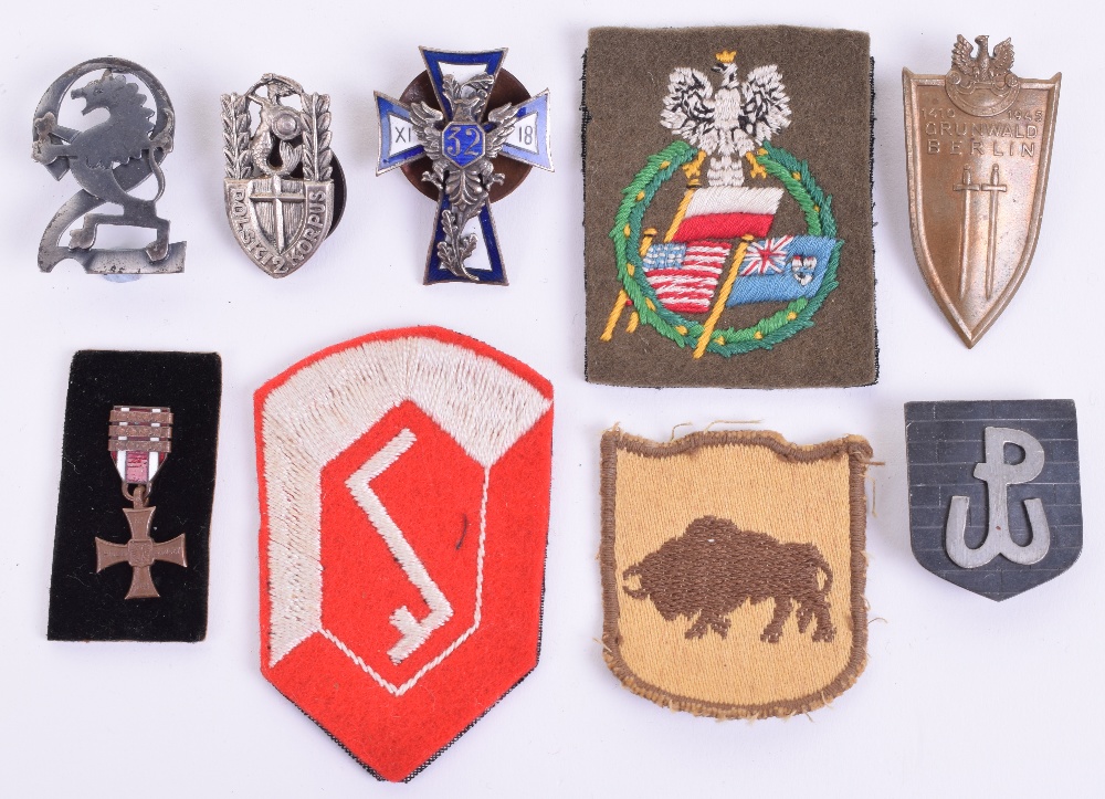 Selection of WW2 Polish Badges & Cloth Insignia, consisting of ...