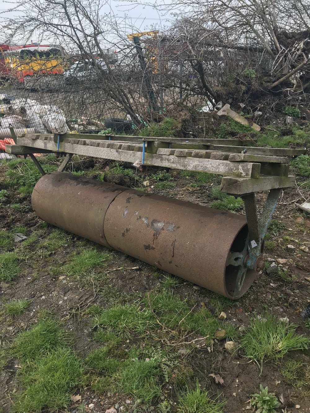 A VINTAGE AGRICULTURAL FLAT ROLLER