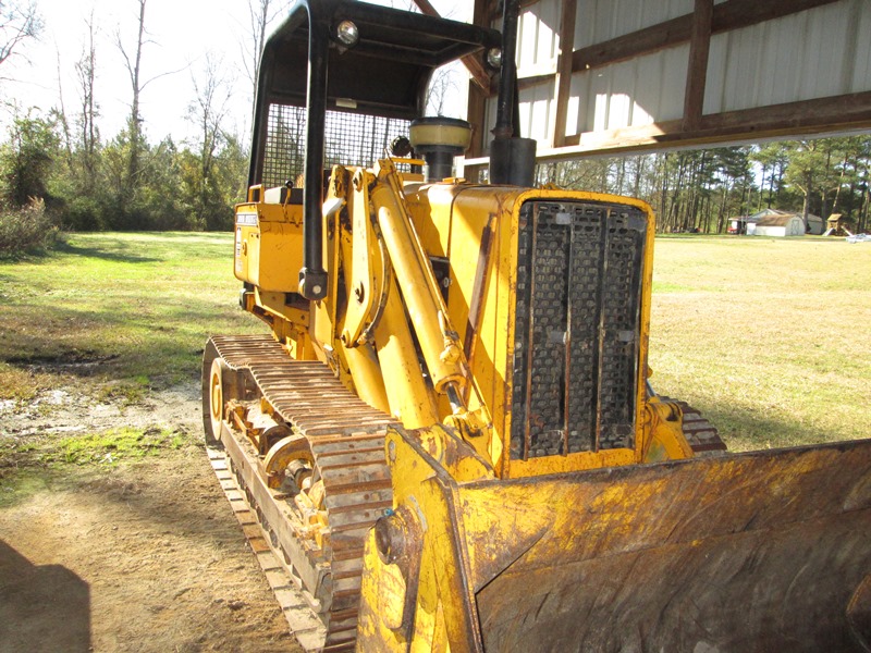 JD 555 Crawler / loader clam bucket 1388 hrs showi
