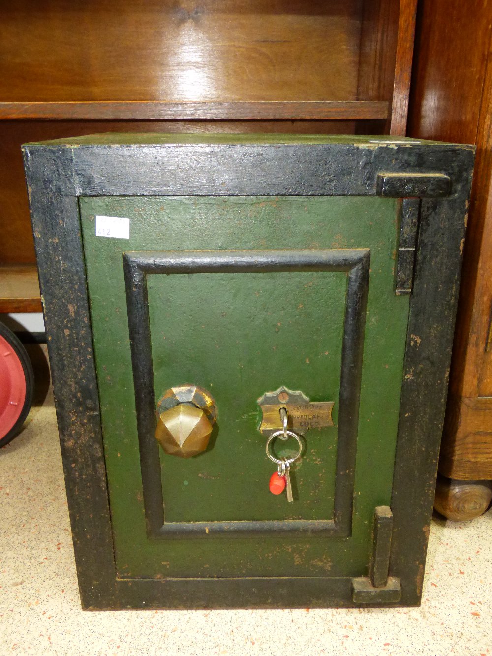 ANTIQUE SAFE & KEY