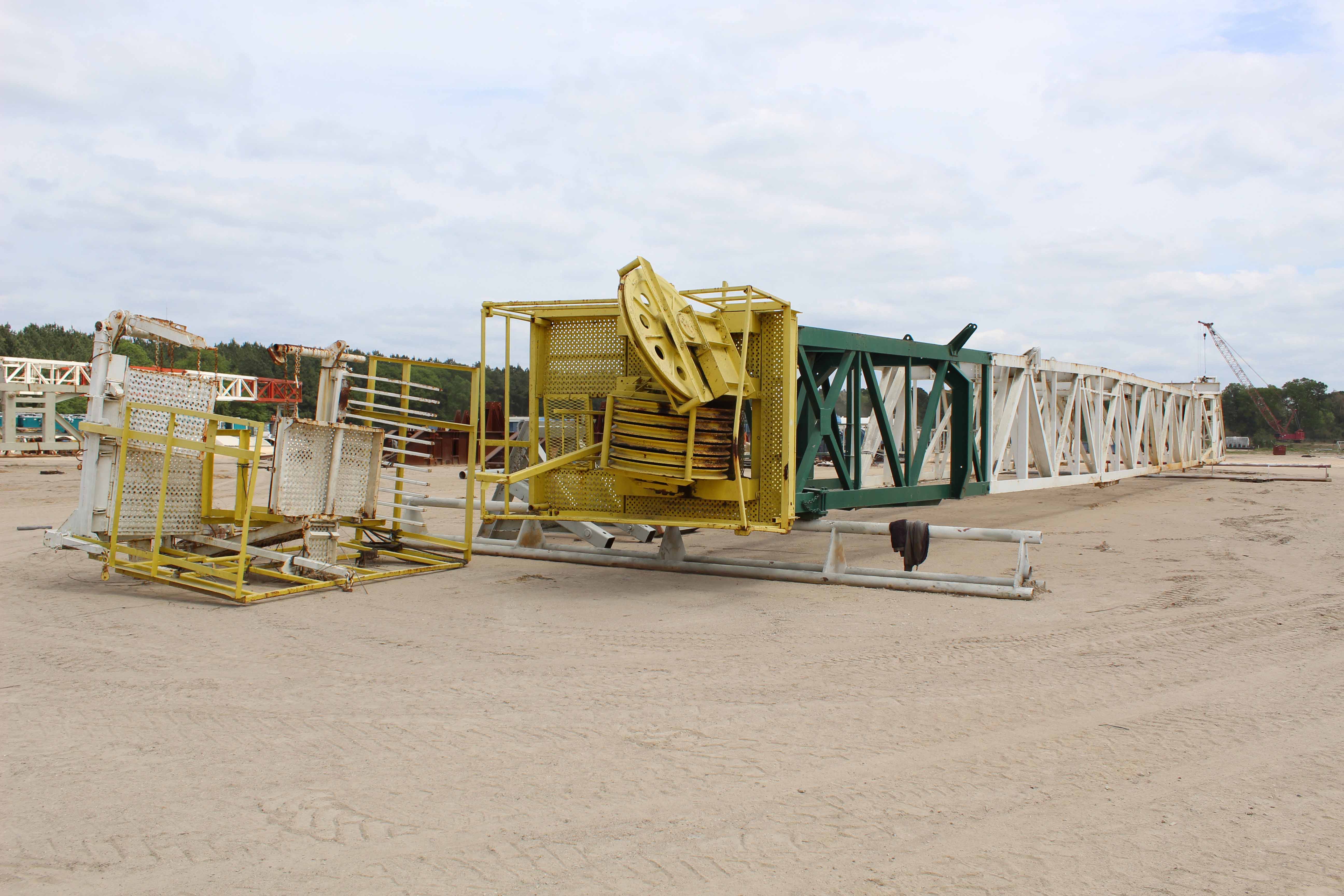 DRILLING RIG MAST, DSI 142' HT. 685,000 LB., 6-sheave crown w/fast line