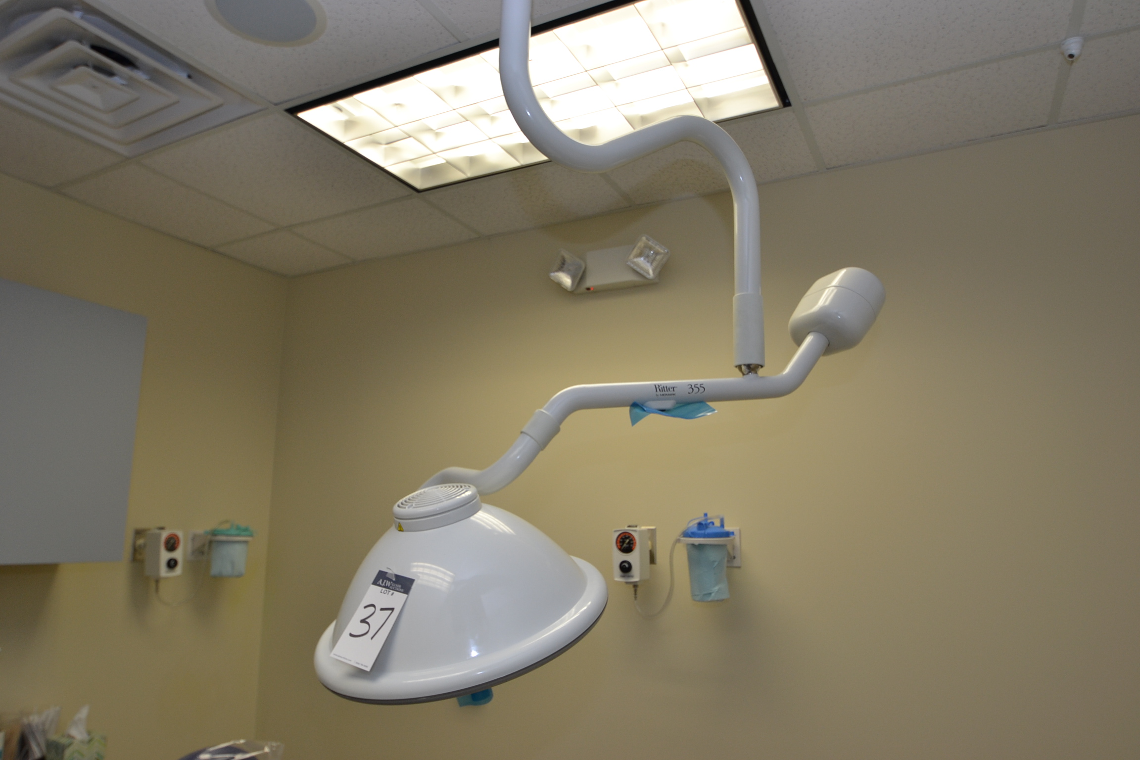 Midmark Ritter 355 Ceiling Hung Surgical Light Model 355-028, s/n ...