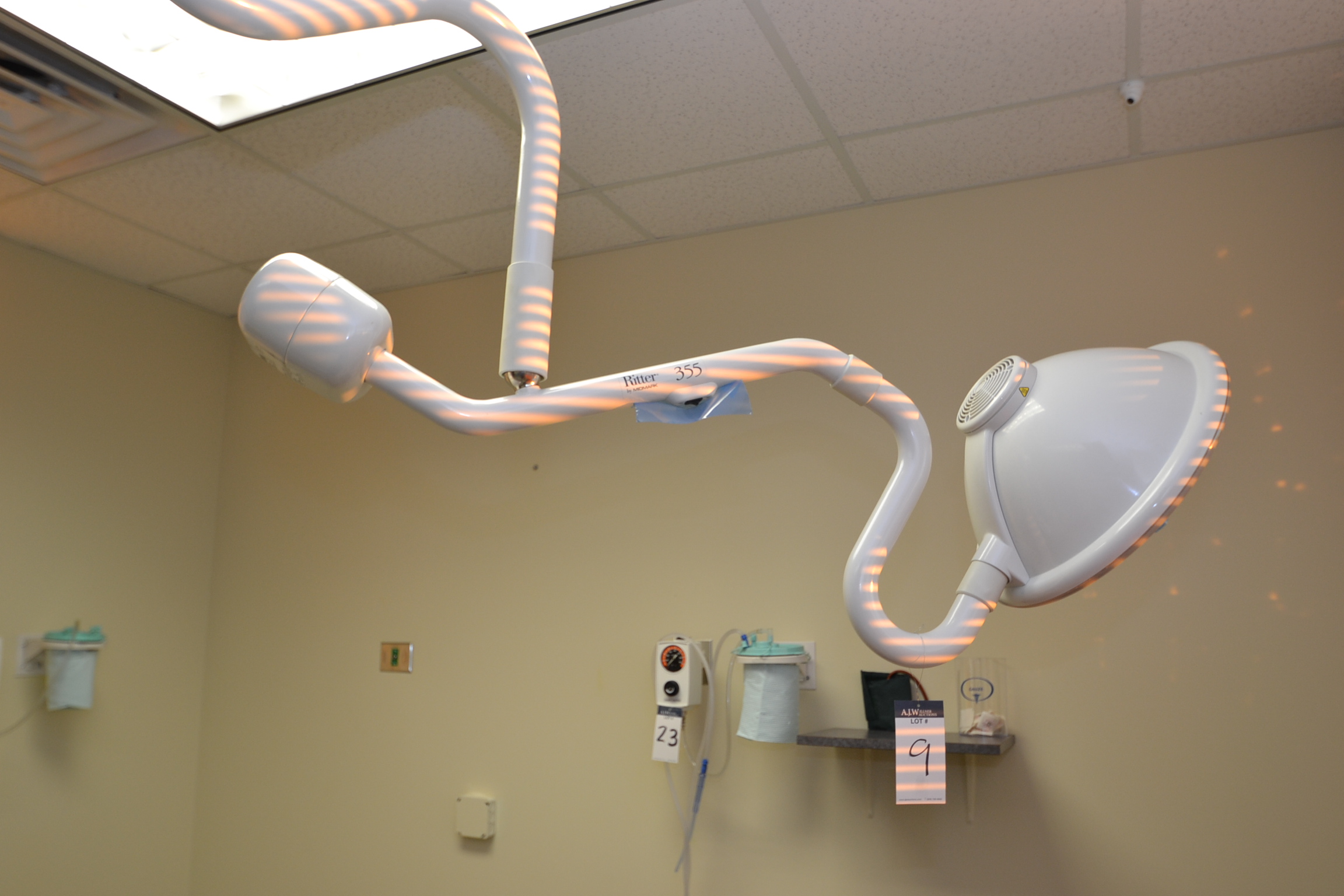 Midmark Ritter 355 Ceiling Hung Surgical Light Model 355-028, s/n ...