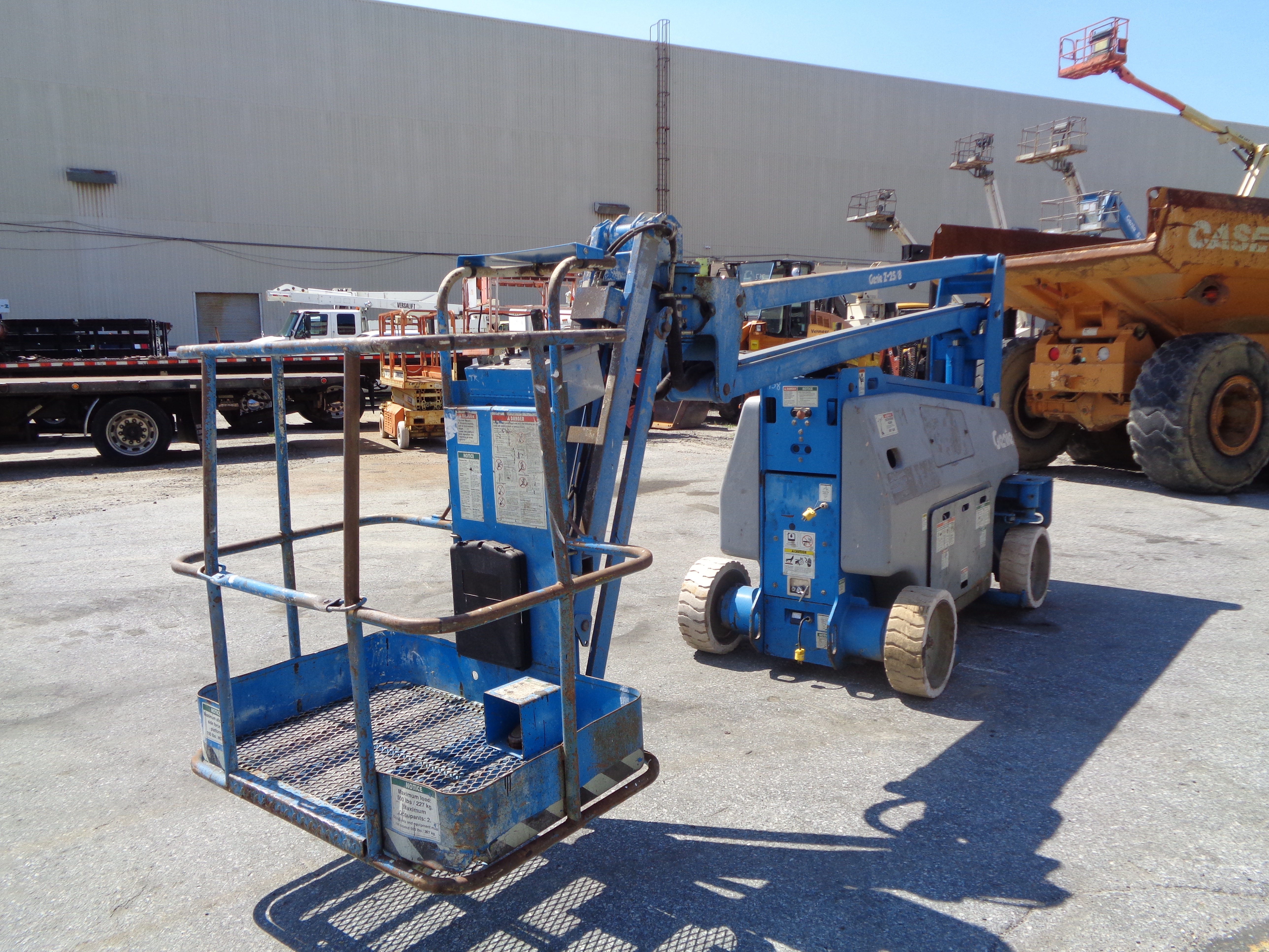 Make: Genie Model: Z25/8 Hours: 475 Lift Height: 25 ft Built in Battery ...