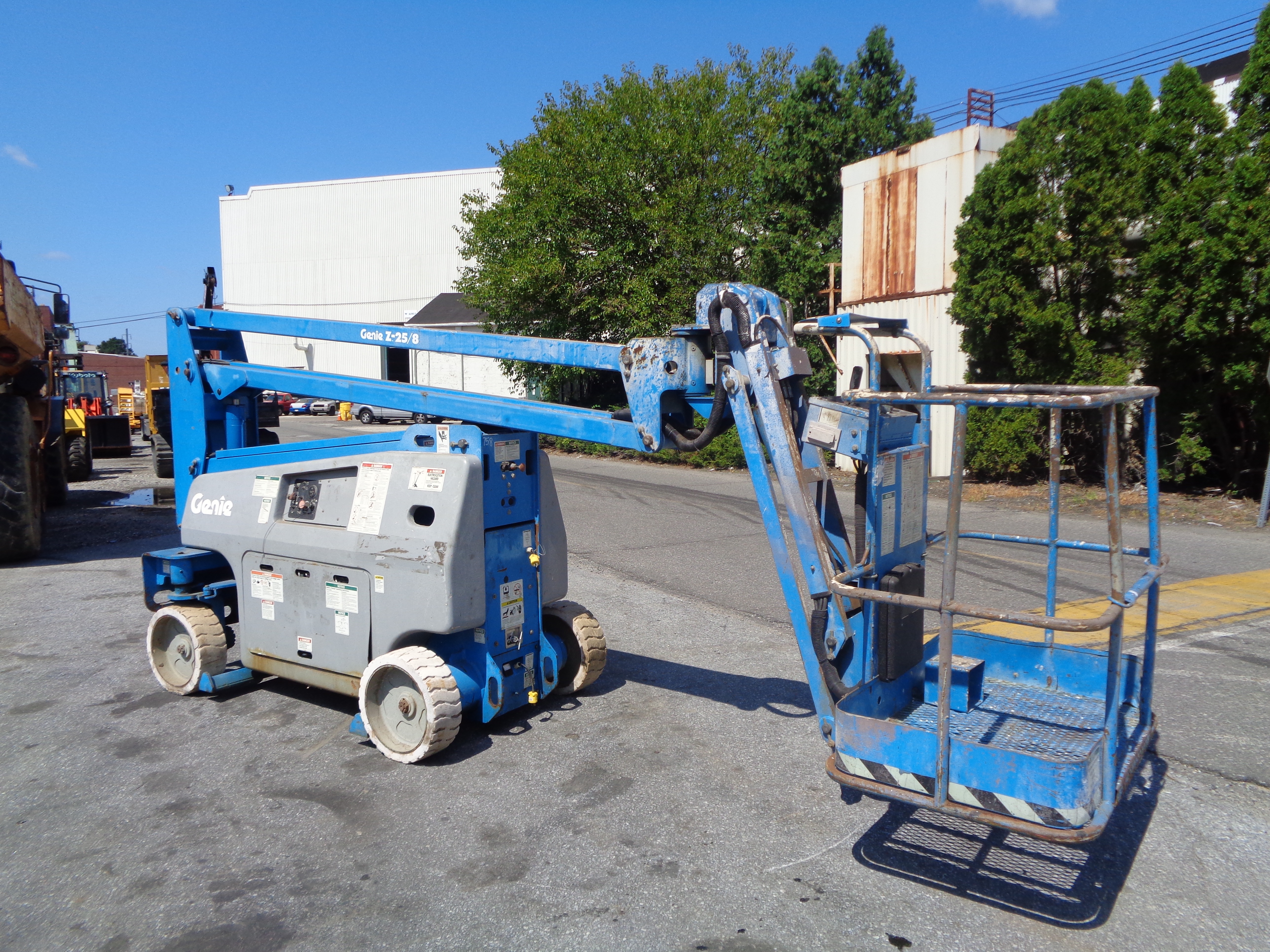 Make: Genie Model: Z25/8 Hours: 475 Lift Height: 25 ft Built in Battery ...