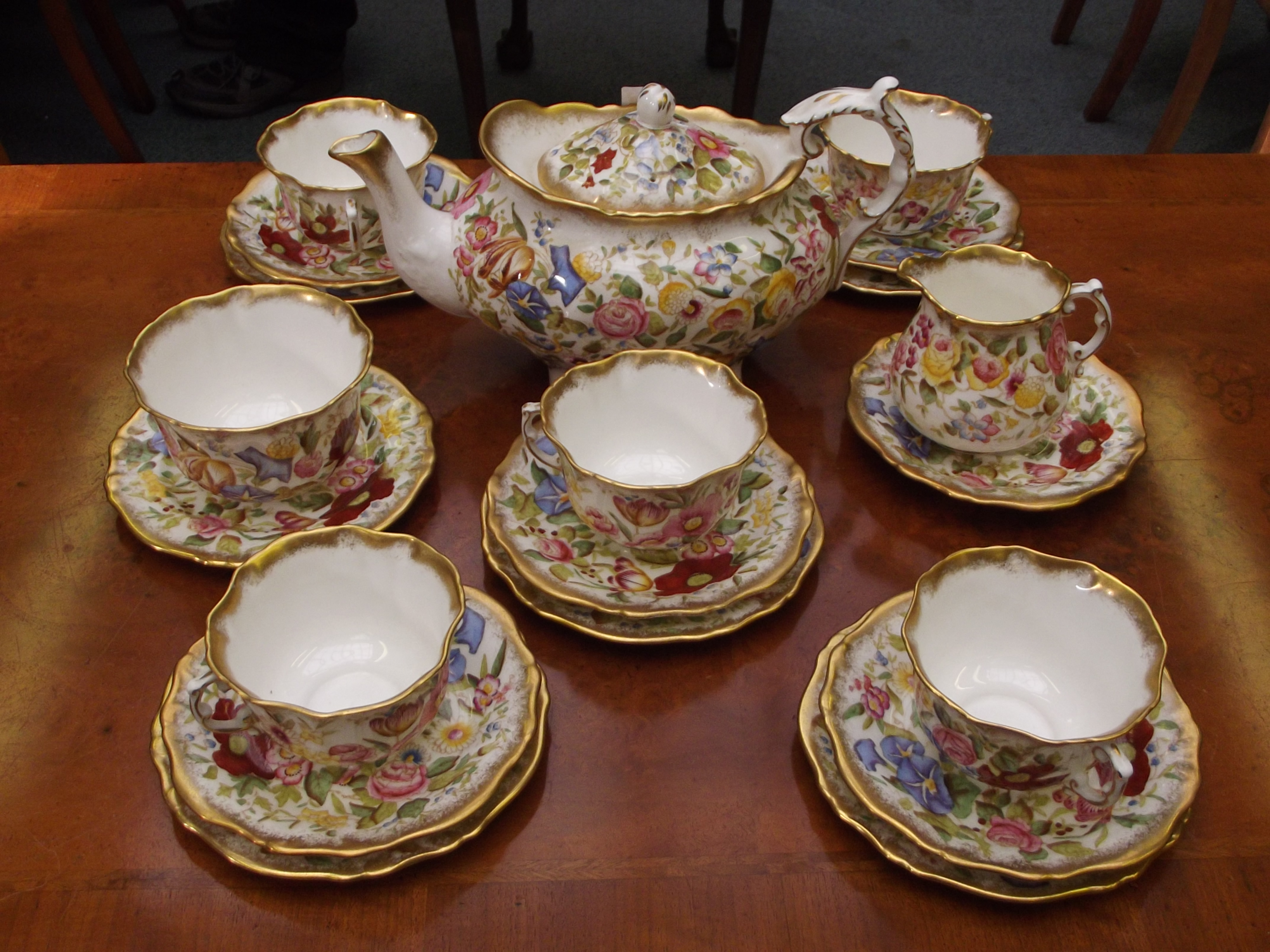 Hammersley & Co tea set in the Queen Anne pattern comprising lidded ...