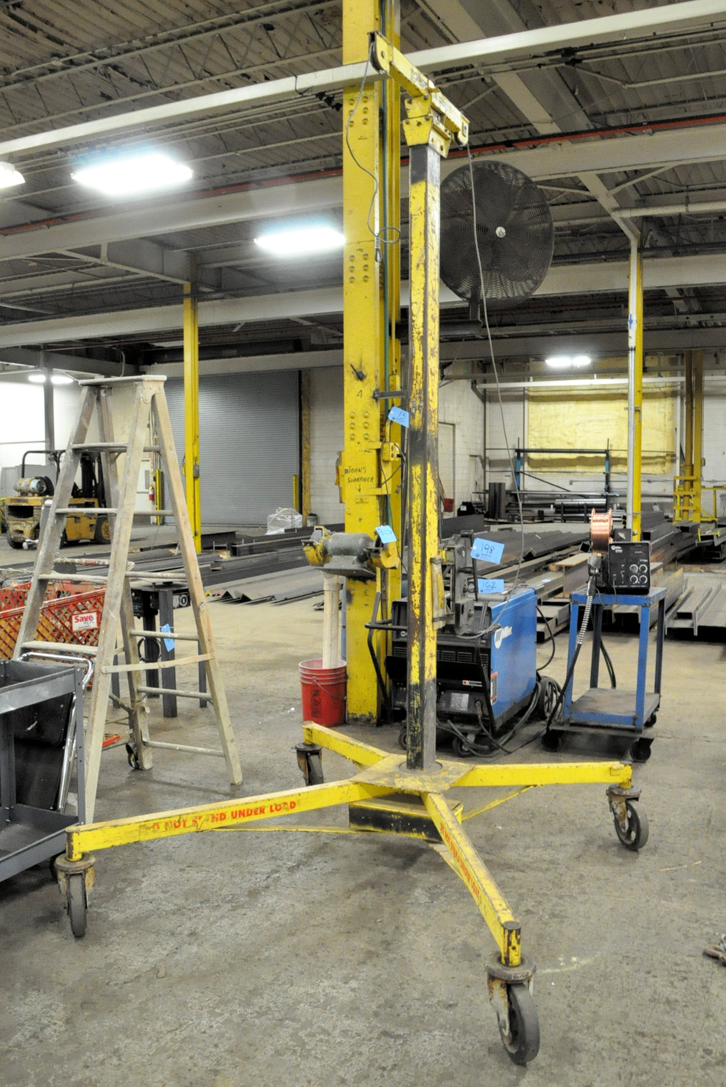 SUMNER Hoist-A-Bout Mechanical Hand Crank Vertical Portable Hoist