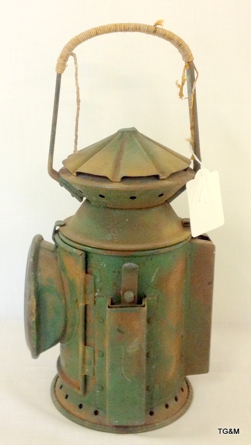 A WW2 handheld railway signal lamp in full working order made by ...