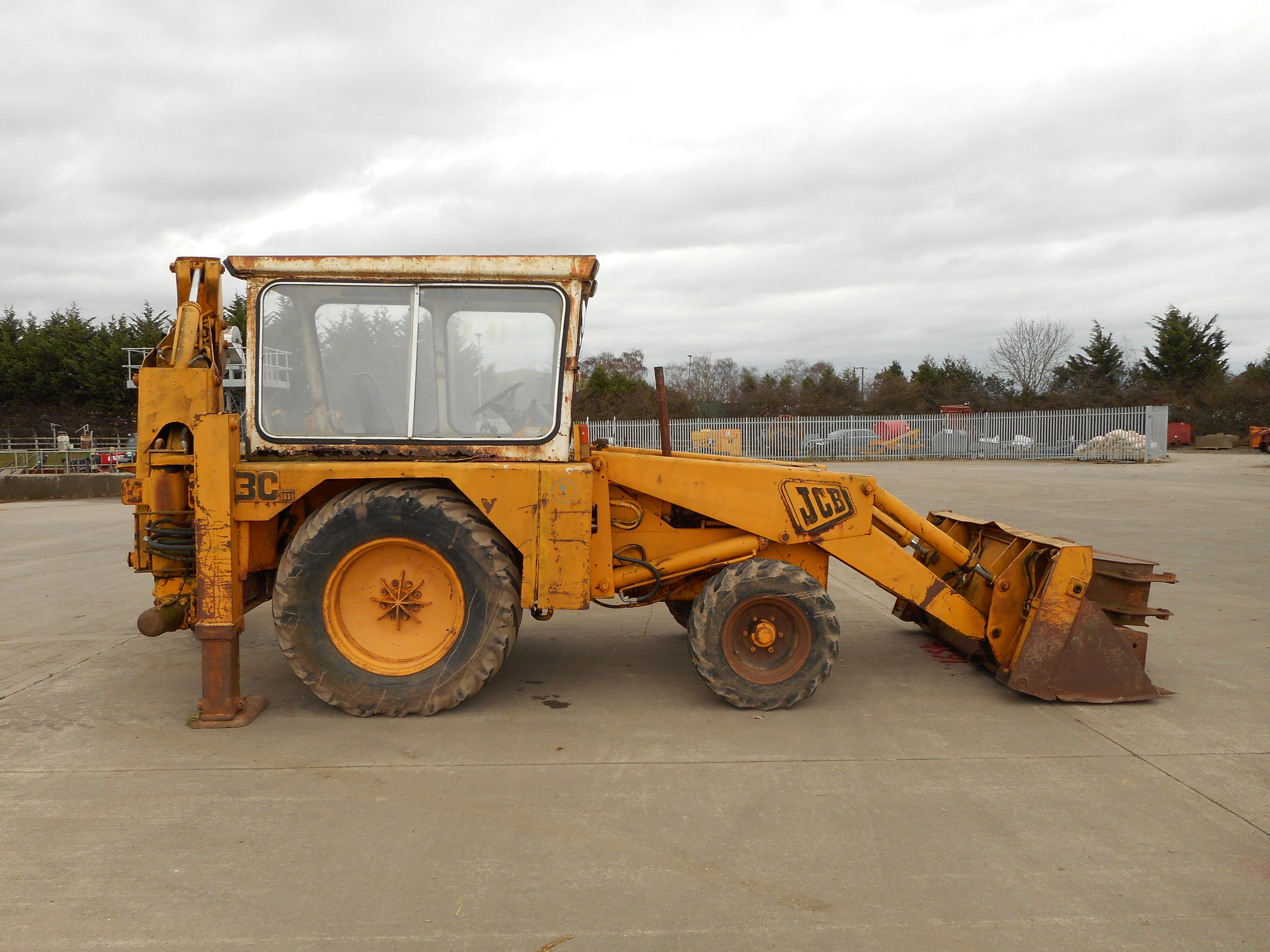 JCB 3C3 DIGGER - 6666 HOURS