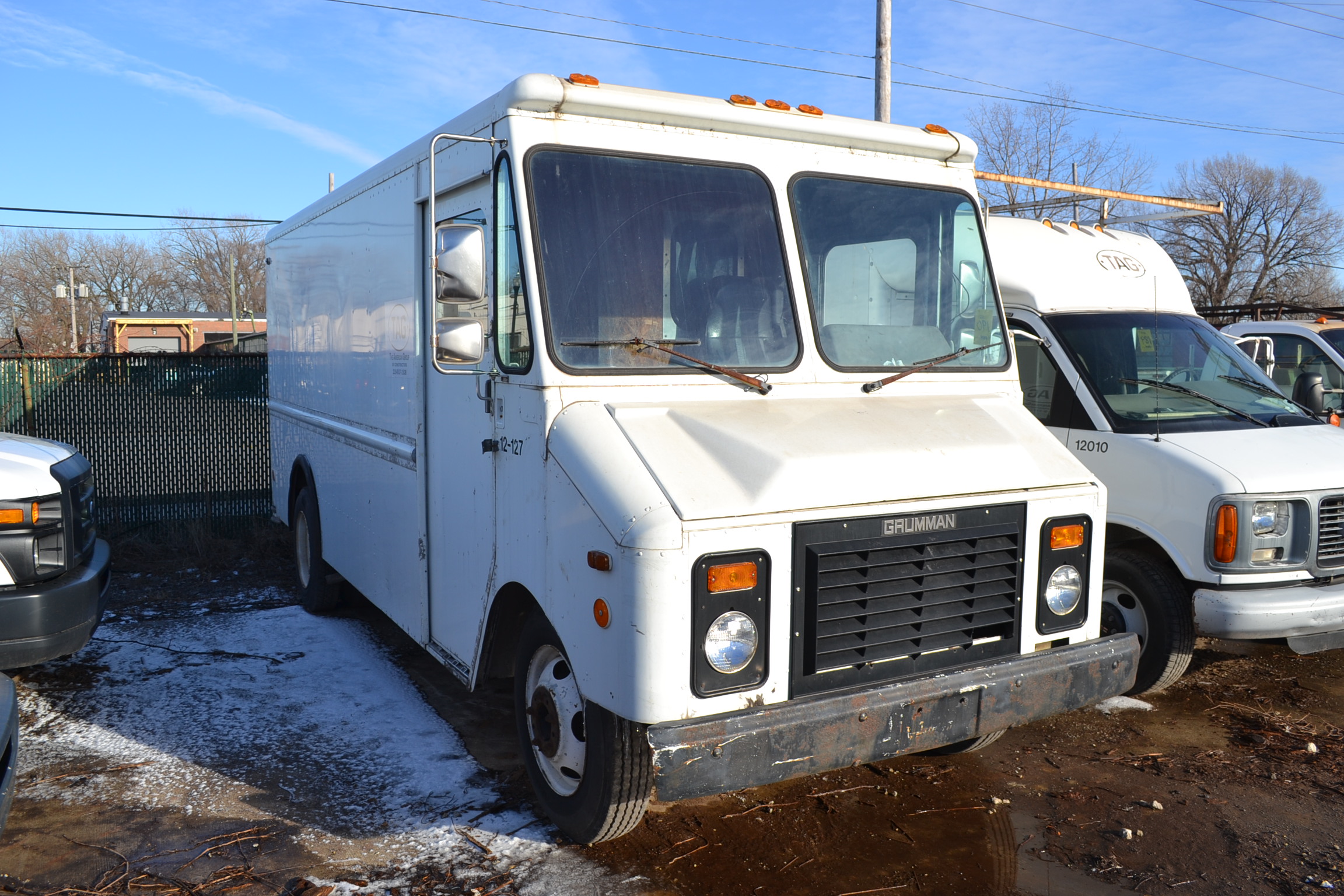 1990 Grumman/Chevrolet Step Van/Service Truck, VIN 1GBKP32K7L3315521 ...