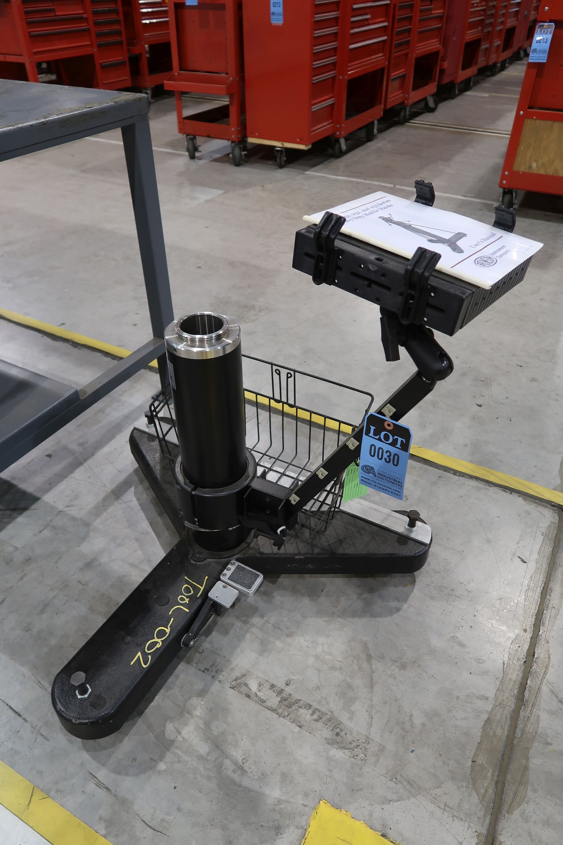 { Group of lots: 29, 30 } BRUNSON MODEL 230-F HEAVY DUTY MOBILE STAND