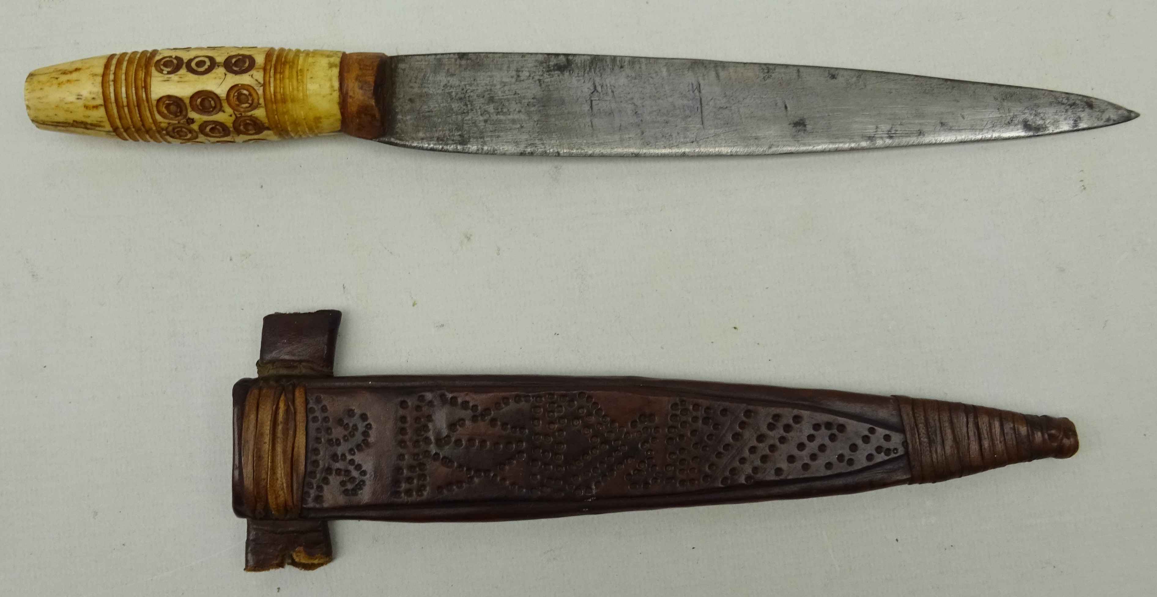 Inuit Hunting knife, 21cm twin edge tapering blade, ribbed and draught ...