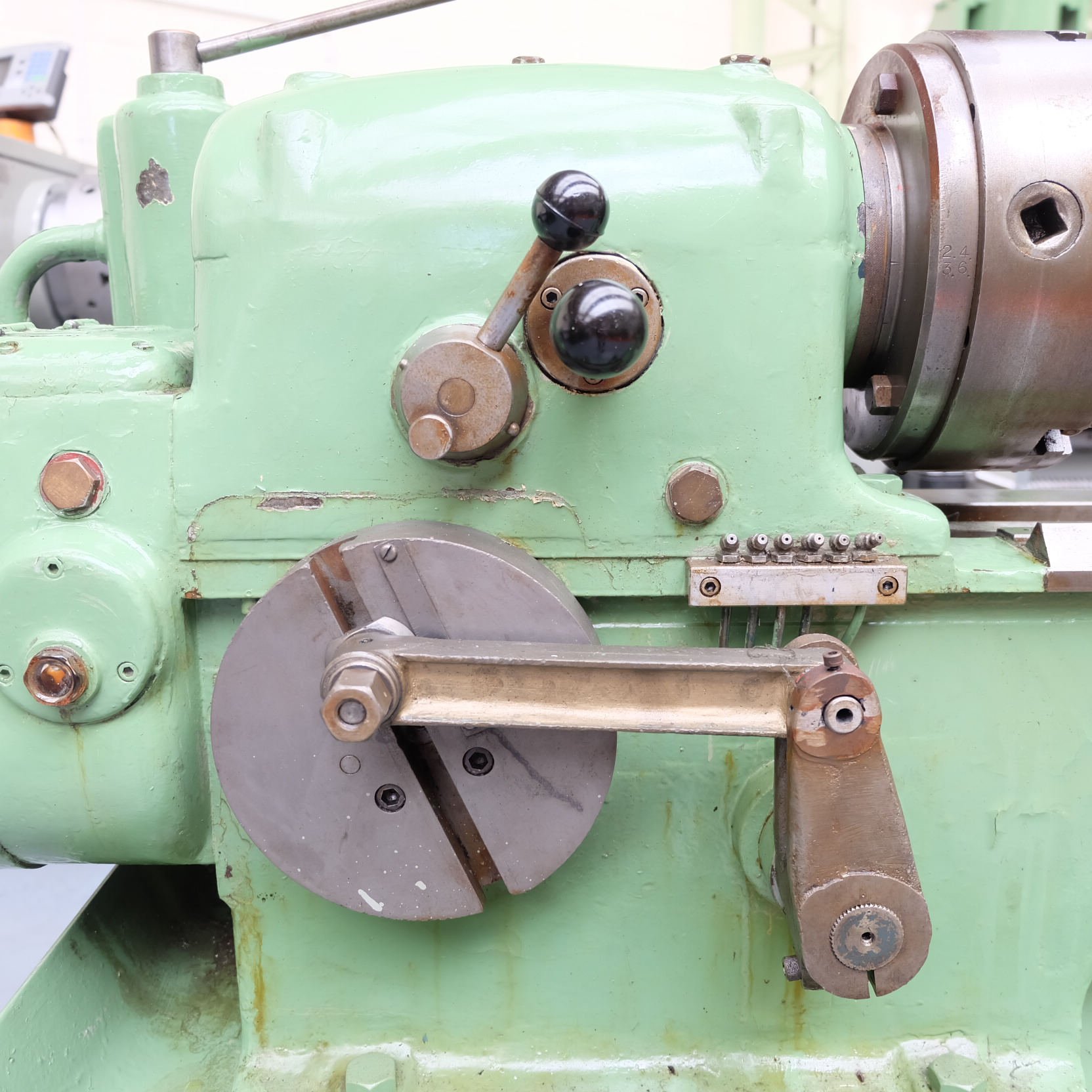A Holroyd Oil Grooving Machine, Spindle Speeds 35, 60 and 105rpm, Swing ...