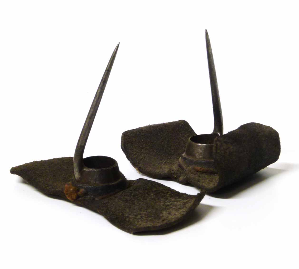 A pair of cock fighting spurs No condition reports for this sale.