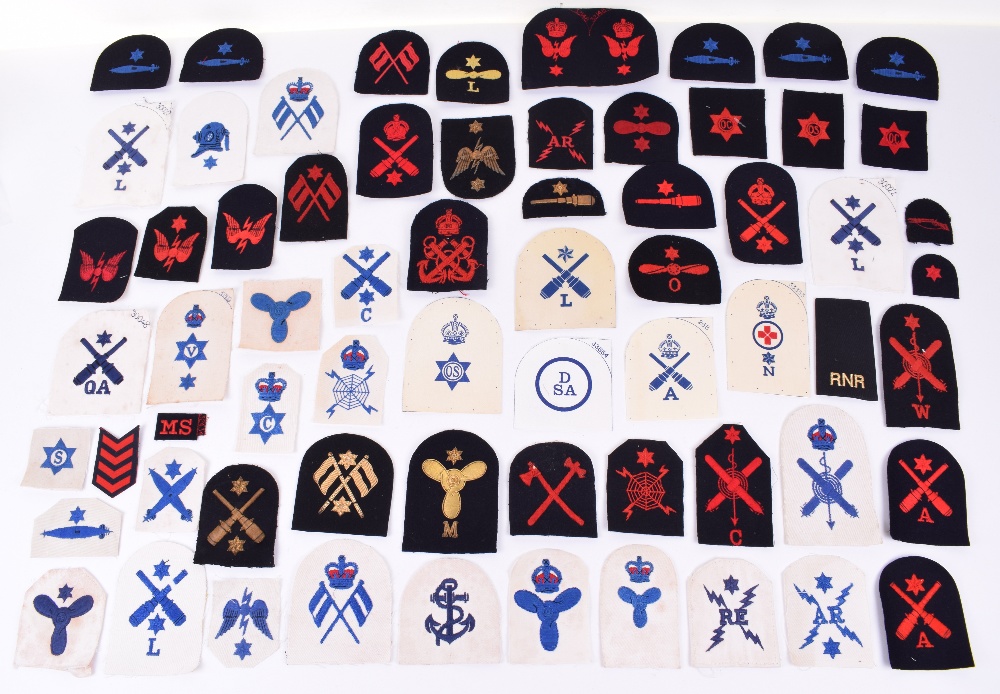 LARGE QUANTITY OF BRITISH ROYAL NAVY CLOTH TRADE / PROFFICIENCY BADGES ...