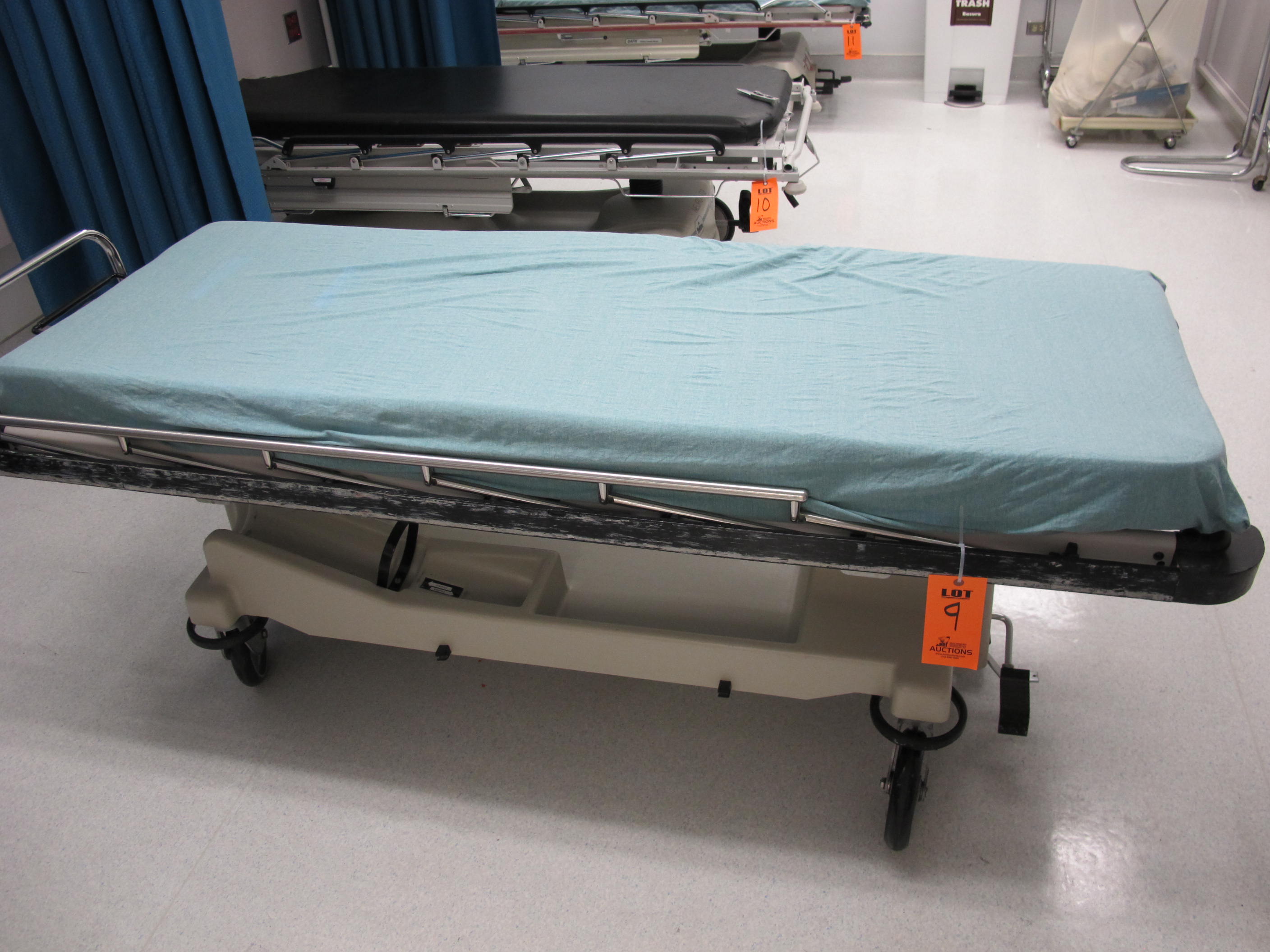 STRYKER PACU BED, MODEL 946-2 (LOCATION: ER)